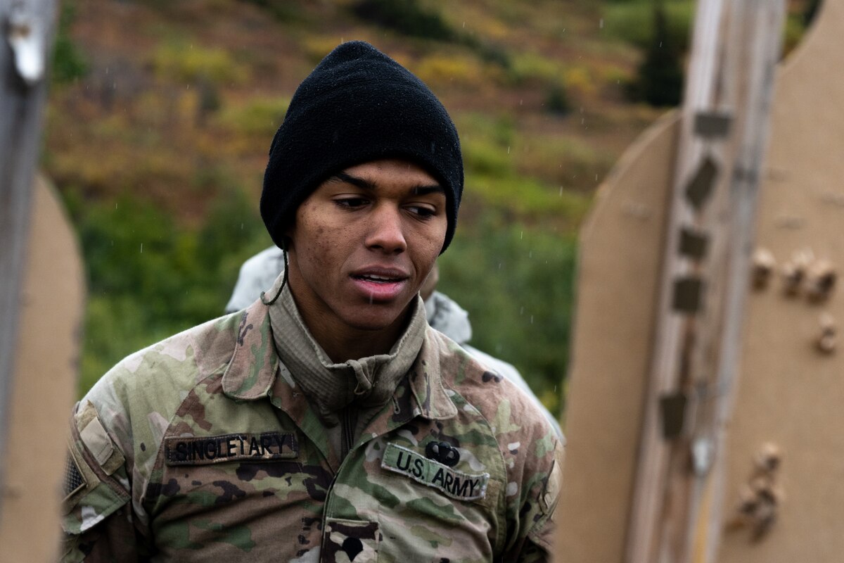 '1 Geronimo' Paratroopers try out for Scout Platoon > Joint Base ...