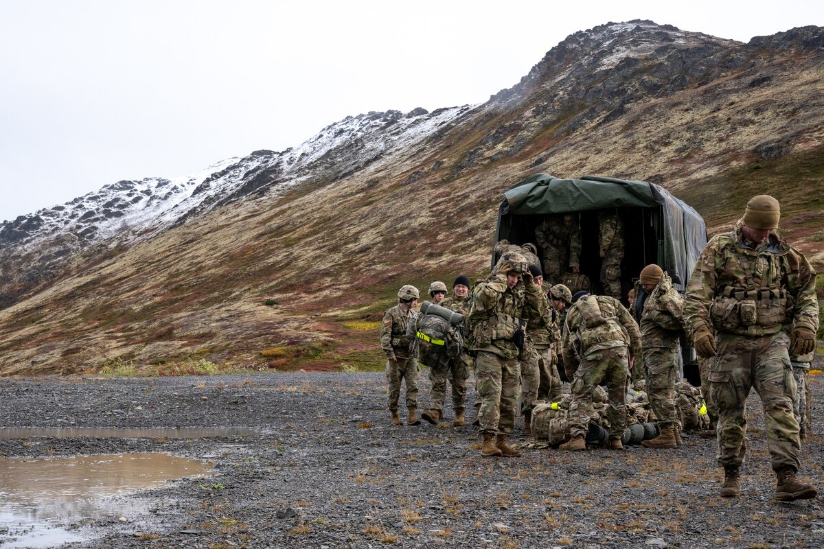 '1 Geronimo' Paratroopers try out for Scout Platoon > Joint Base ...