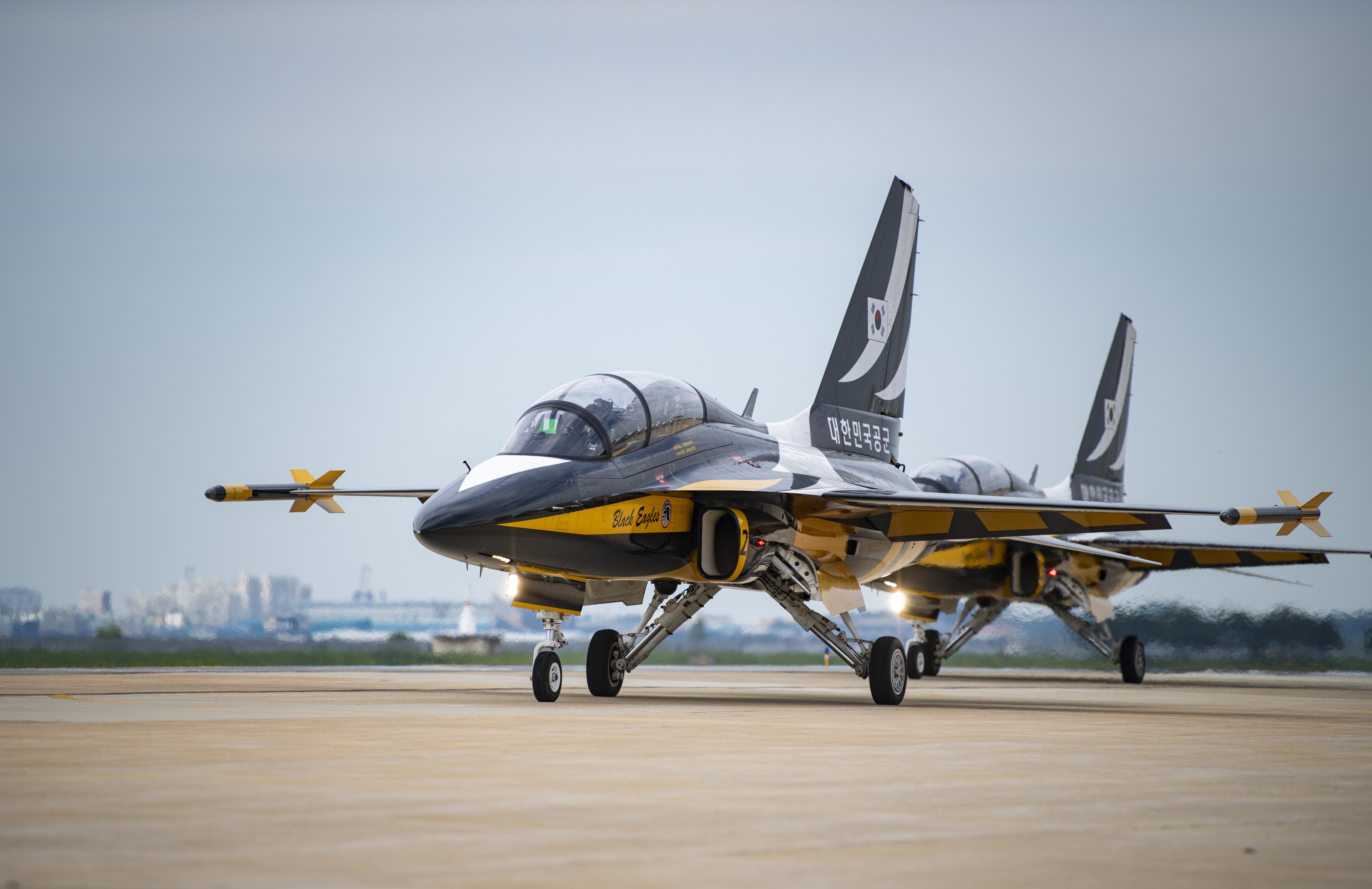 Up-Up and Away: ROKAF Black Eagles Blare Through Kunsan Skies > Kunsan ...