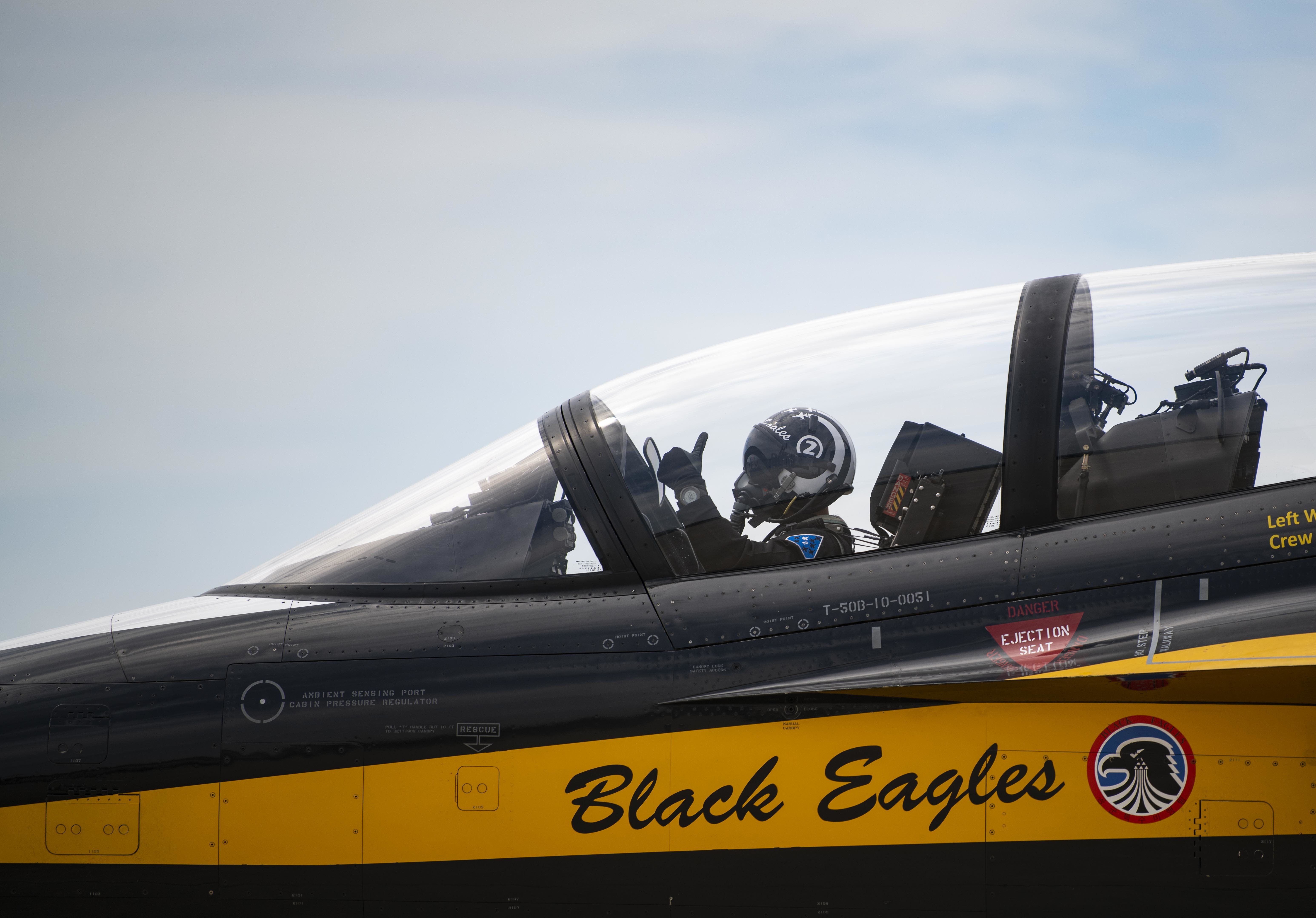Up-Up and Away: ROKAF Black Eagles Blare Through Kunsan Skies > Kunsan ...