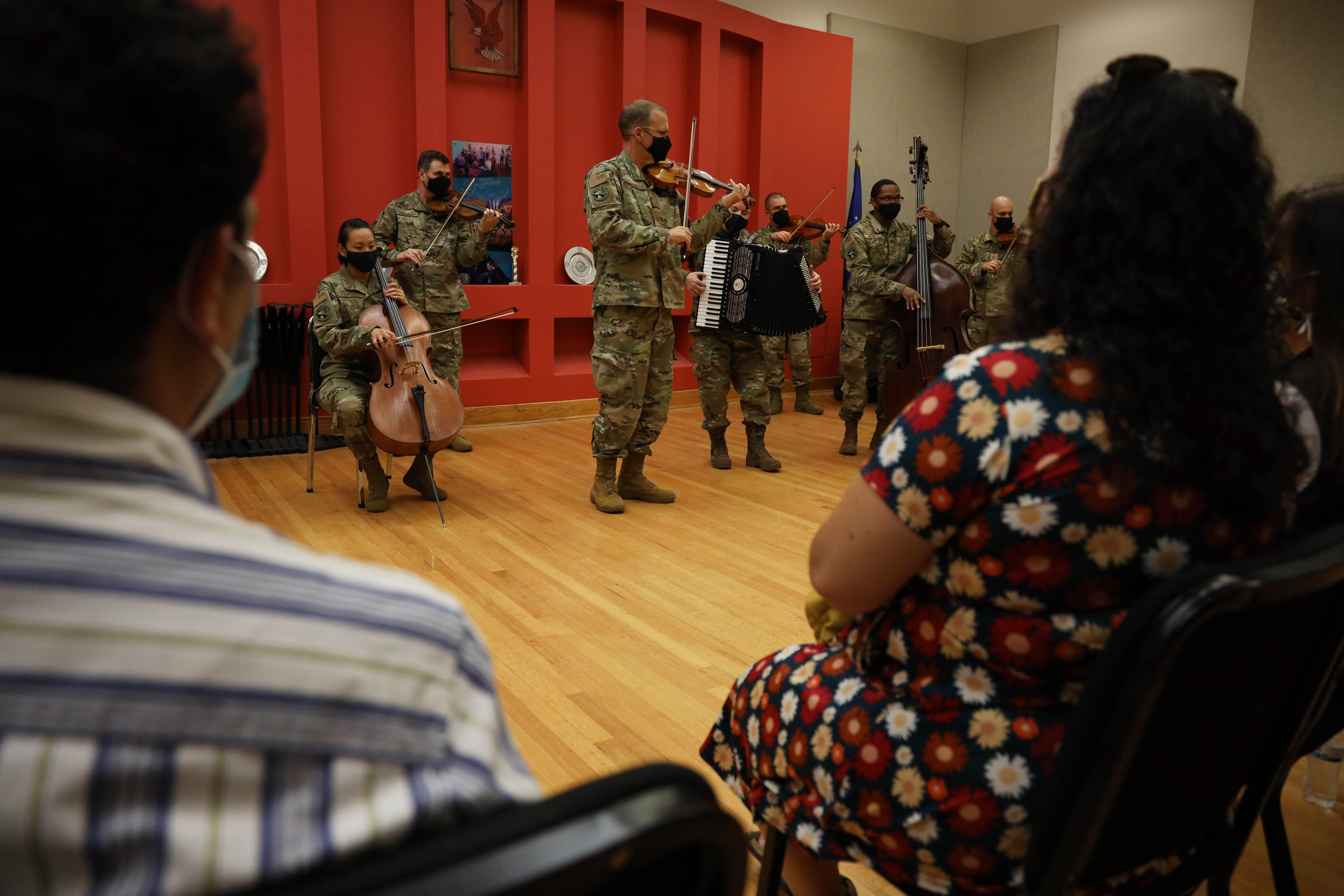 JBAB hosts Honorary Commander Tour > Joint Base Anacostia-Bolling > News