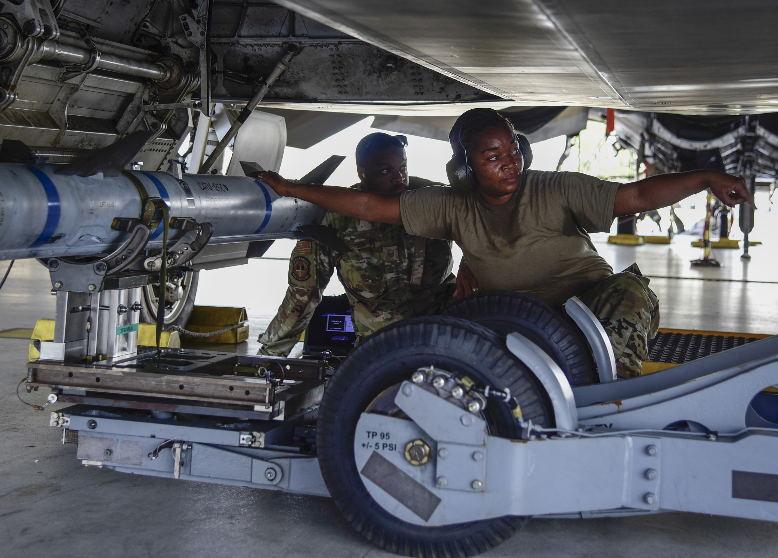 Fighter Generation crews take AIM in load competition > Eglin Air Force ...