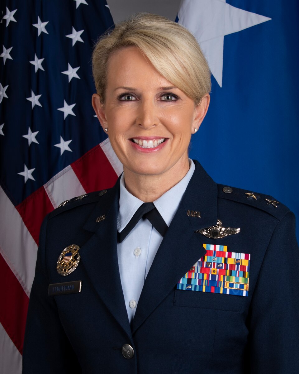 LAURA L. LENDERMAN > Air Force > Biography Display