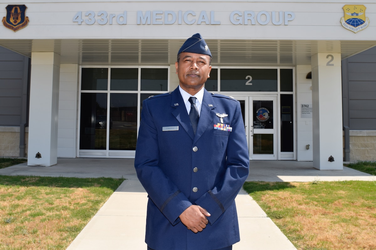 Alamo Wing flight surgeon receives prestigious fellowship > Air Force ...