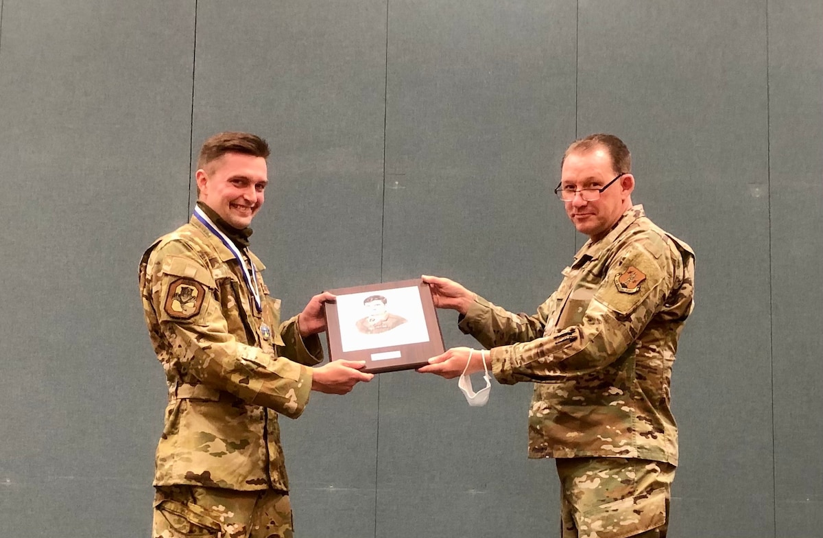 178th Airman Wins John L. Levitow Award > Air National Guard > Article ...