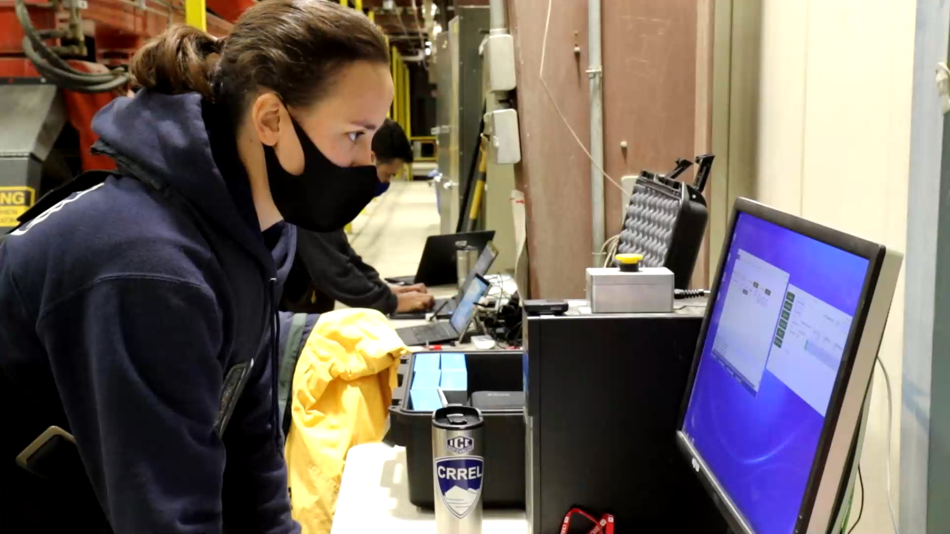 Making Waves: ERDC studies oil spill cleanup techniques > Engineer ...