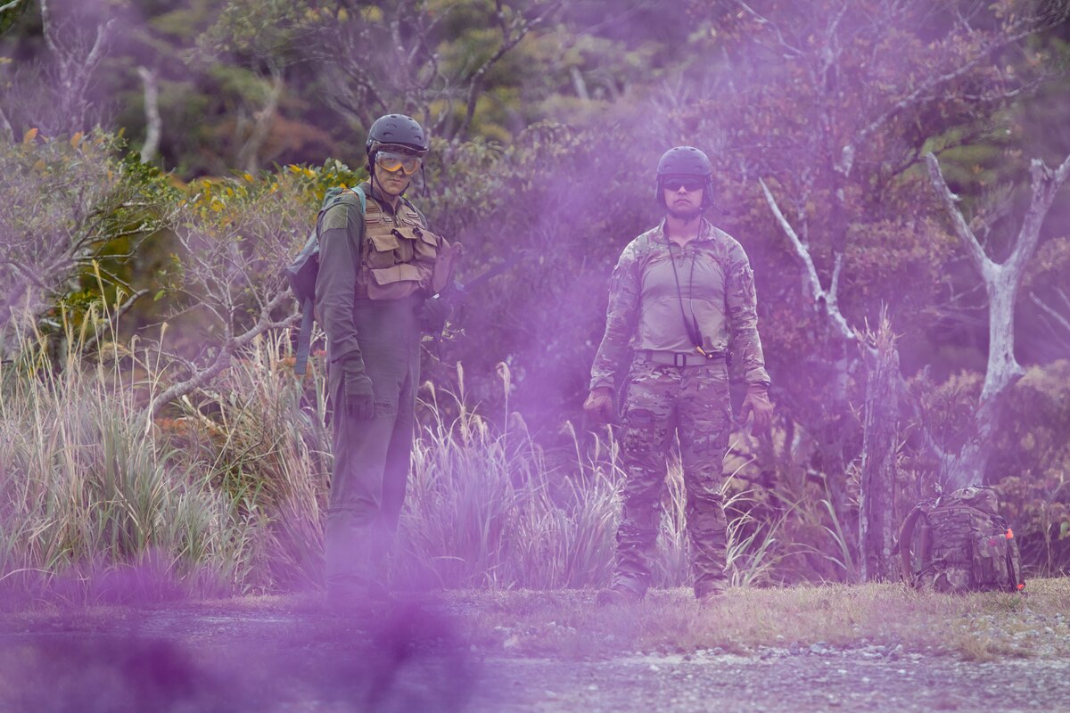 Joint jungle extract: Airmen, Marines train SERE capabilities > Kadena ...