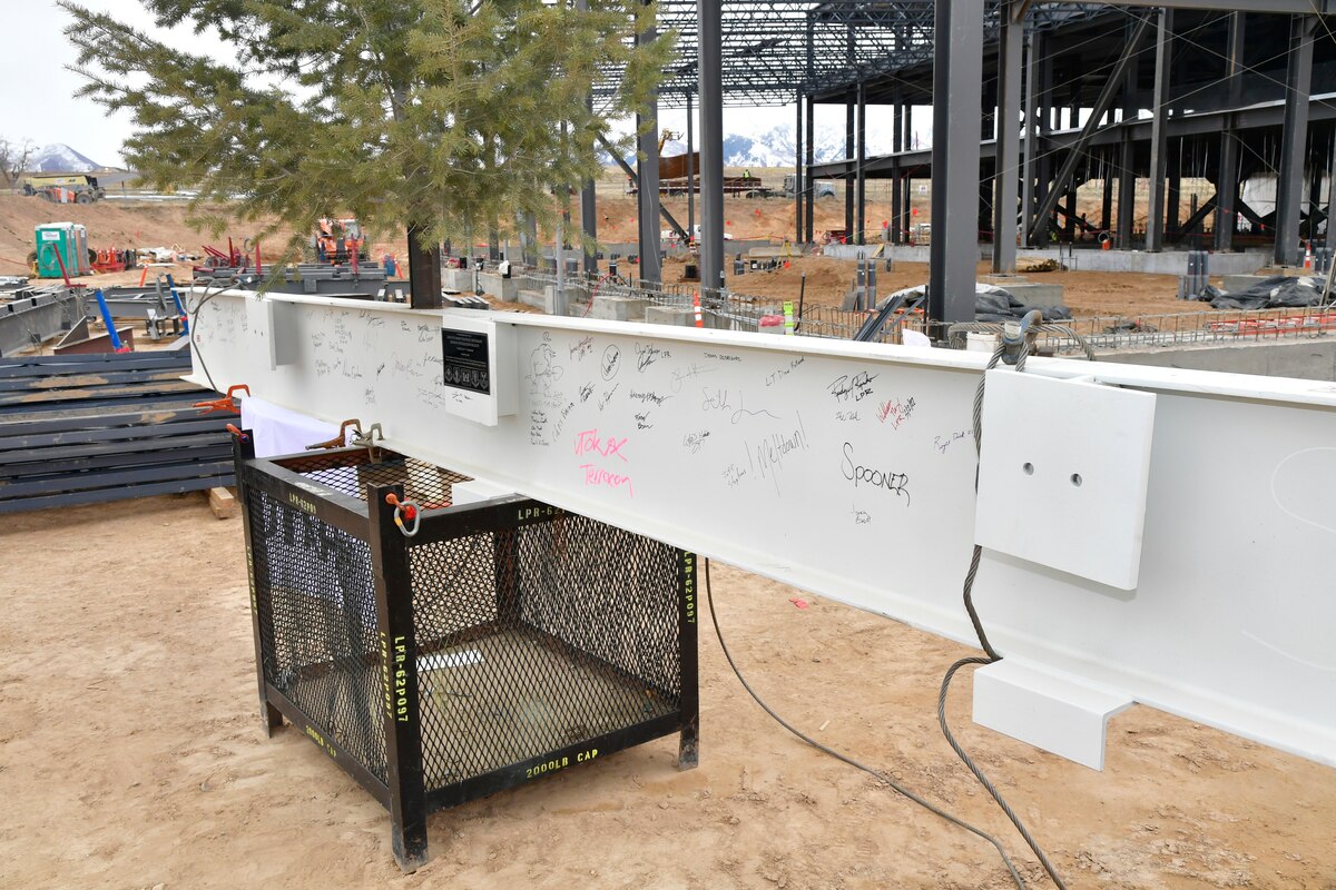 Center places top beam on new nuclear missile facility > Air Force ...