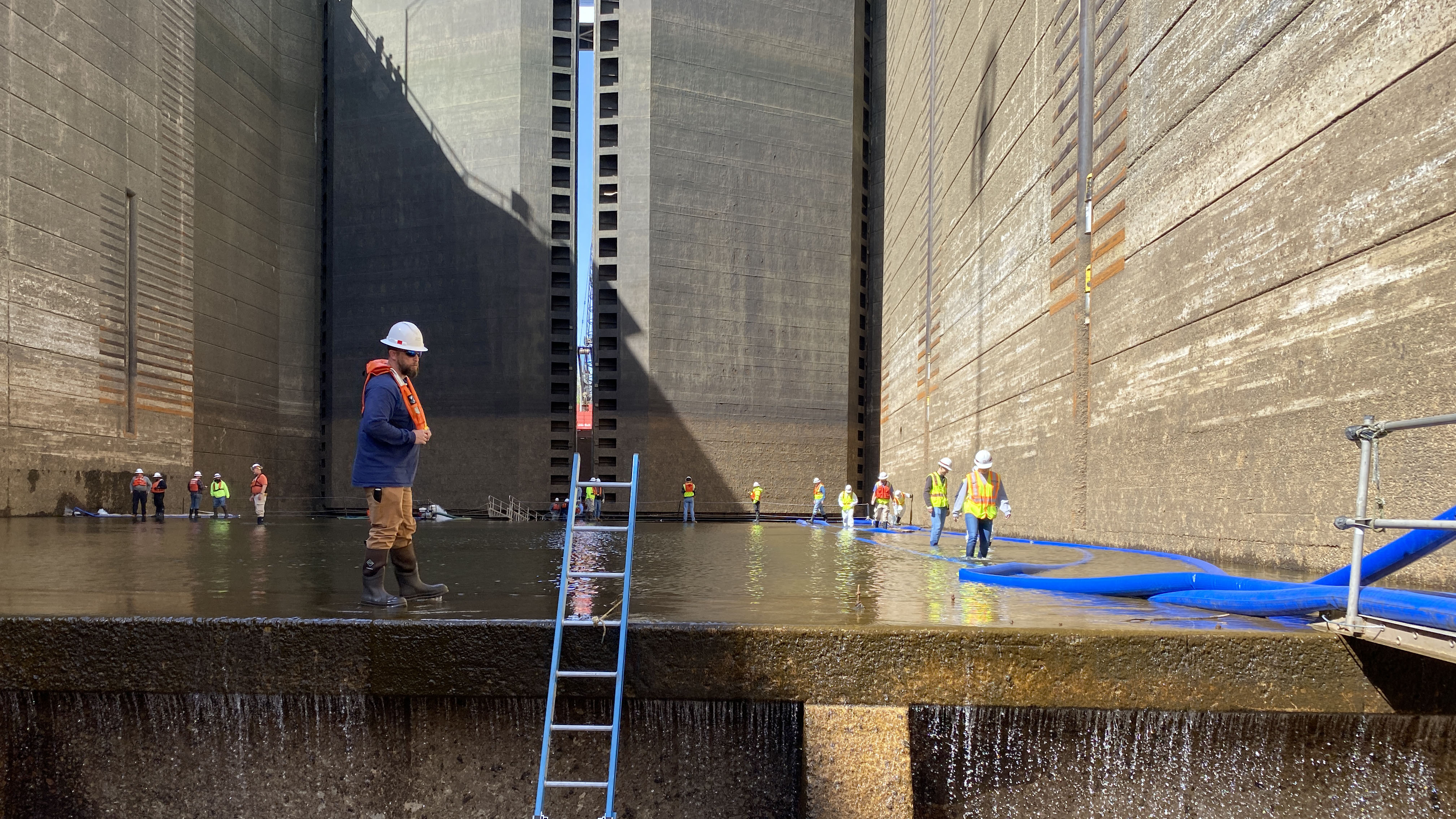 Wilson Lock dewatering provides opportunity for inspection in dry ...