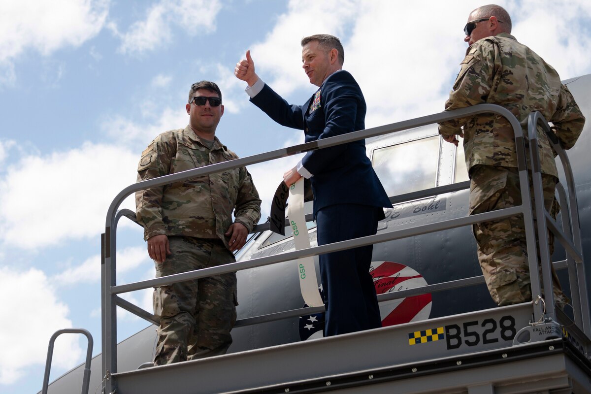 93rd Bomb Squadron gains new commander > 307th Bomb Wing > Article Display