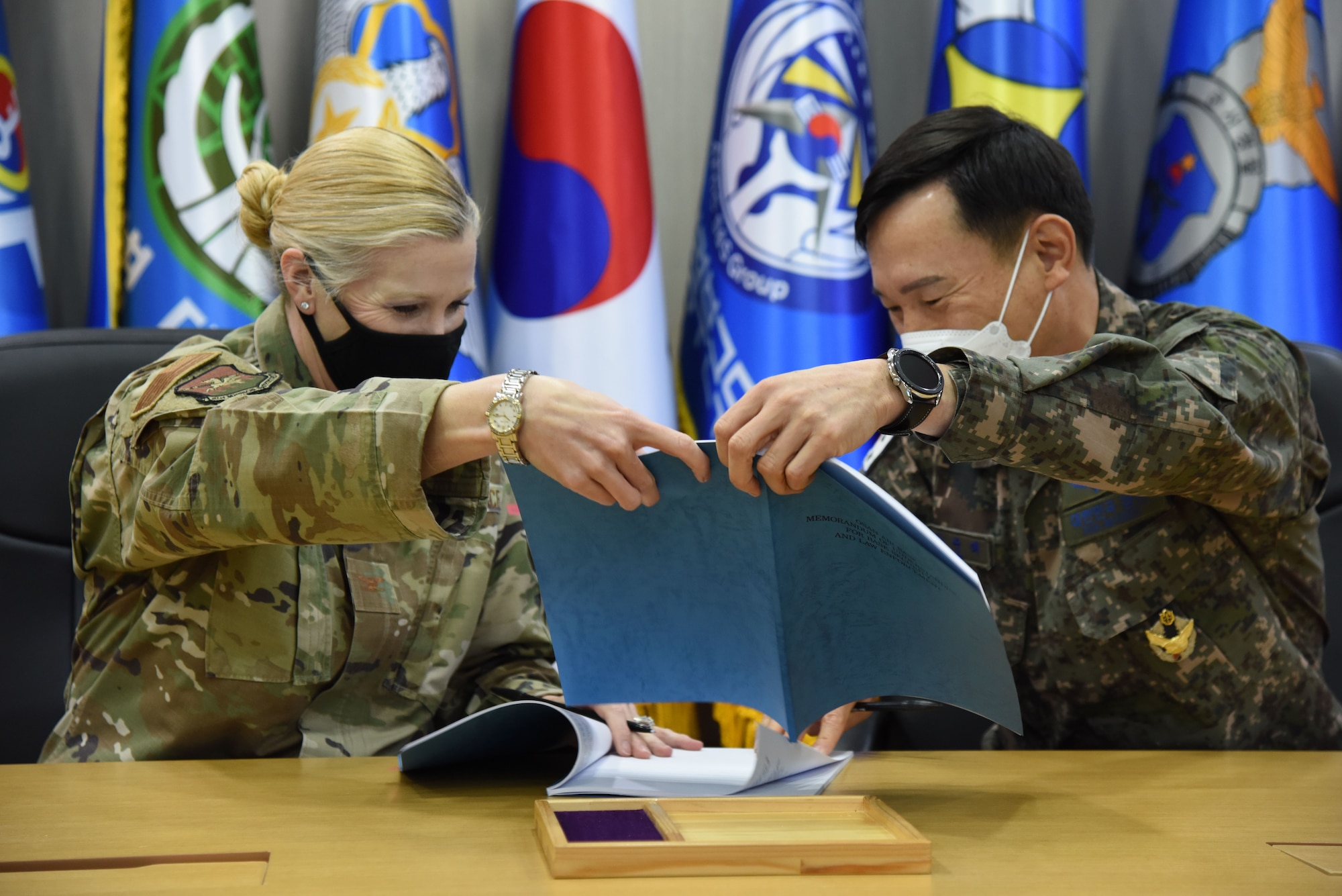 MSG/ROK AFOC commanders sign MOU for base security > 505th Command and ...