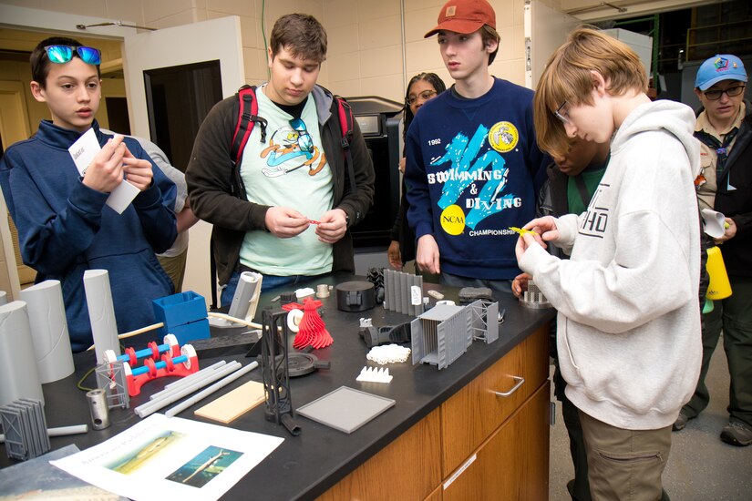 Local Boy Scouts camp out, tour ERDC > Engineer Research and ...