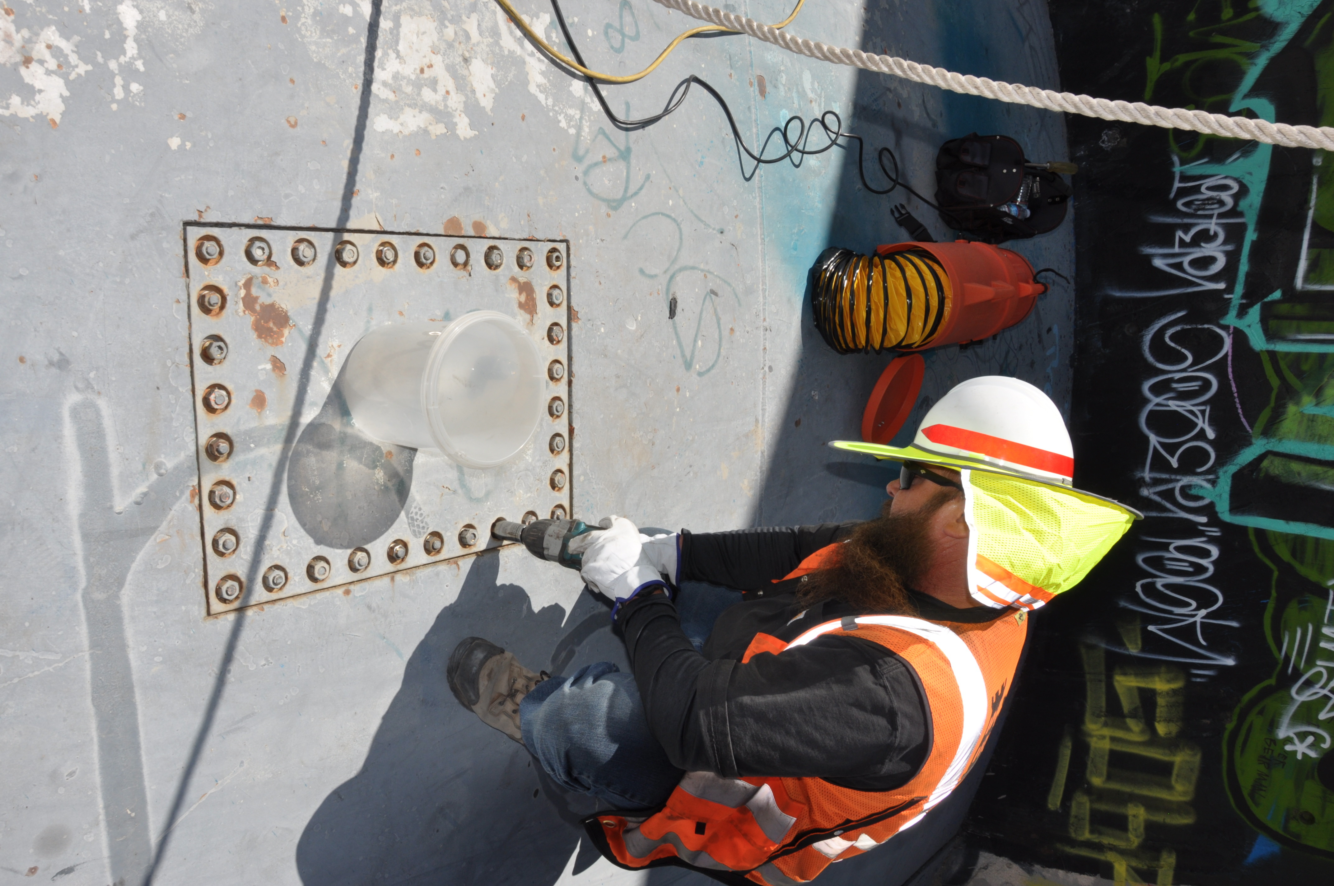 LA, Philadelphia engineers conduct hydraulic steel structure inspection ...