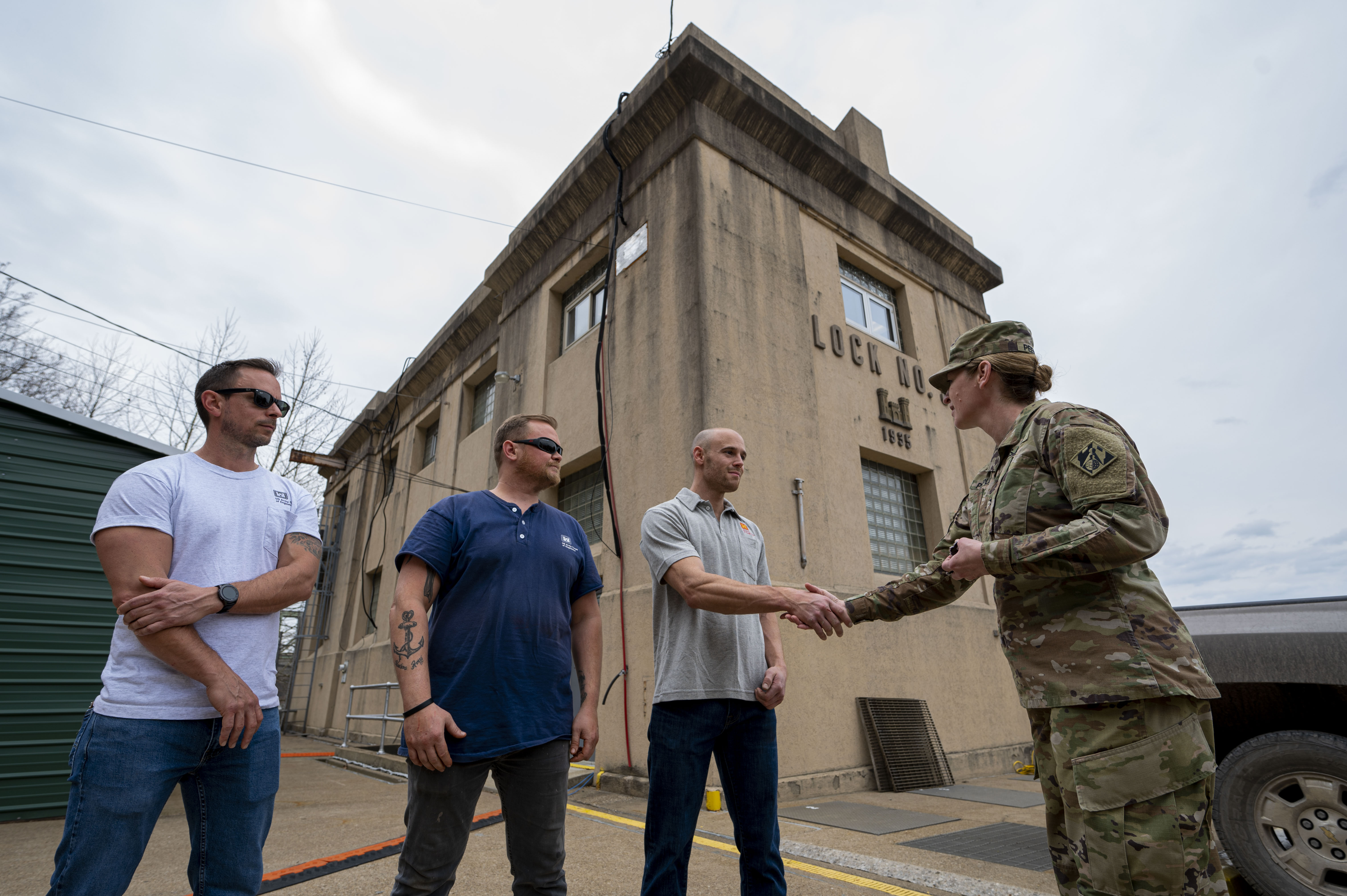 Mechanic team keeps navigation moving on Allegheny River, replaces ...