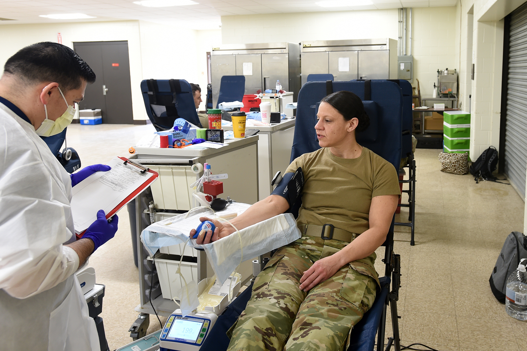 Chicago area Army Reserve Soldiers donate blood to combat supply ...
