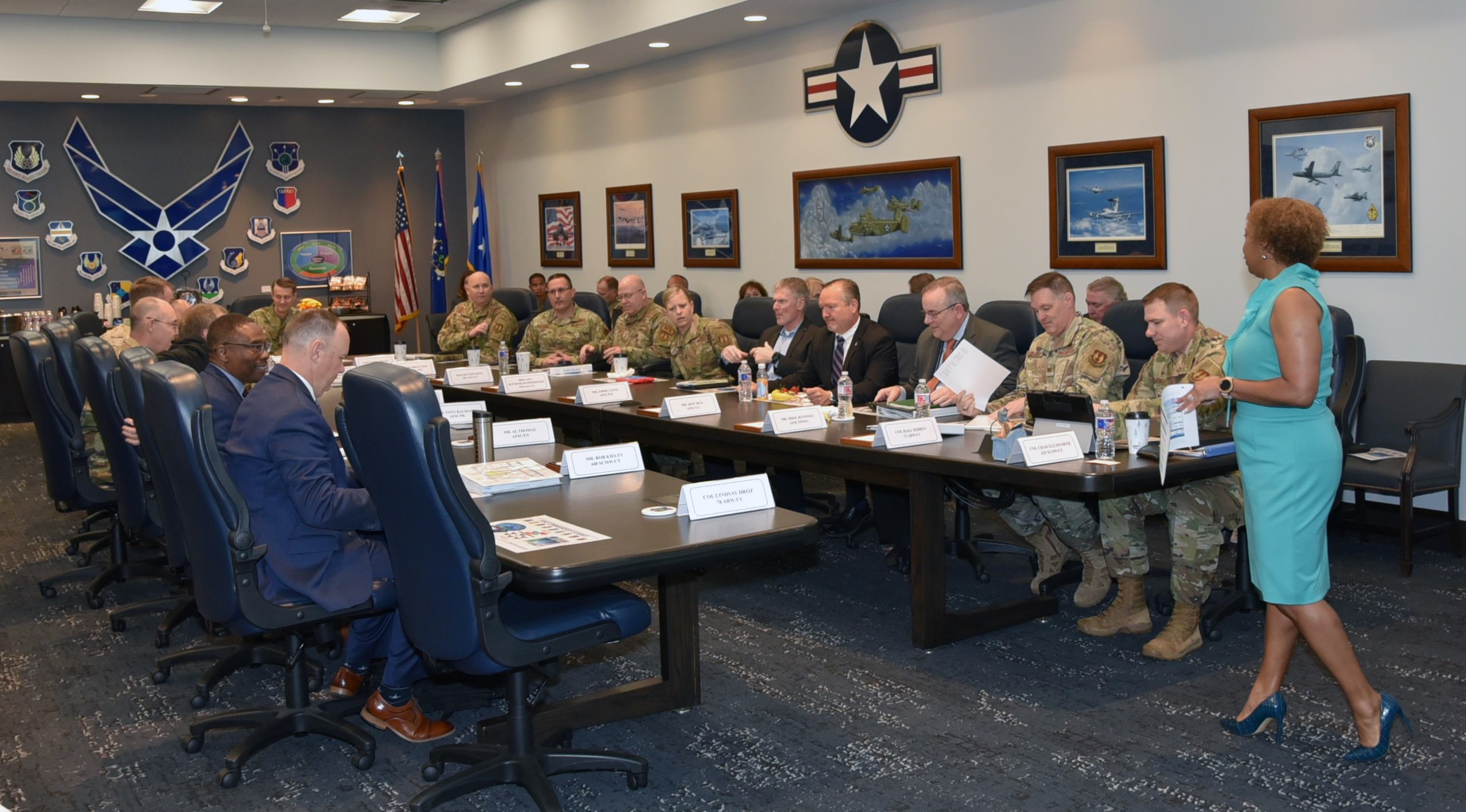 Leadership model frames summit discussions > Air Force Materiel Command ...