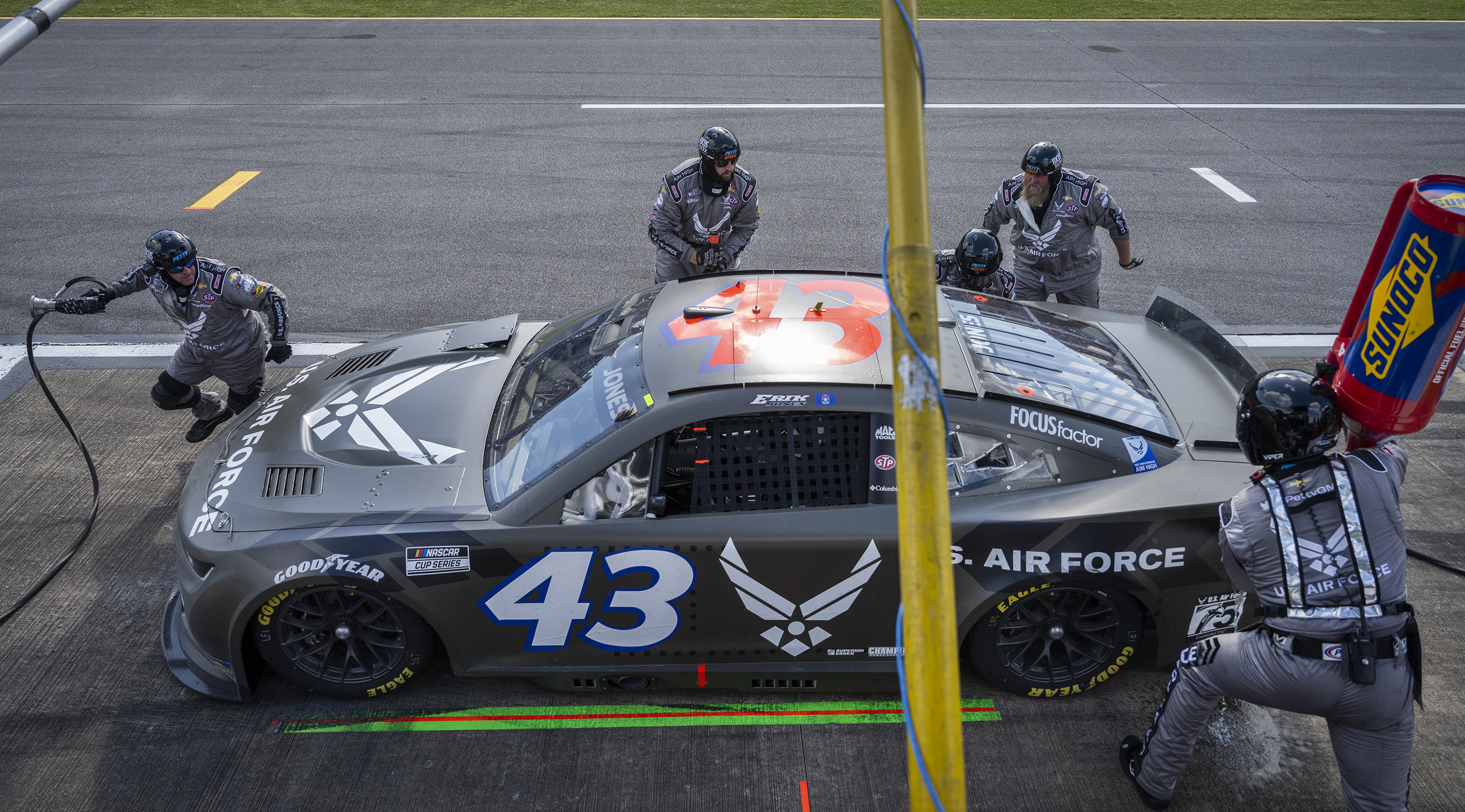 Airman's NASCAR paint scheme design debuts > Air Force Test Center ...