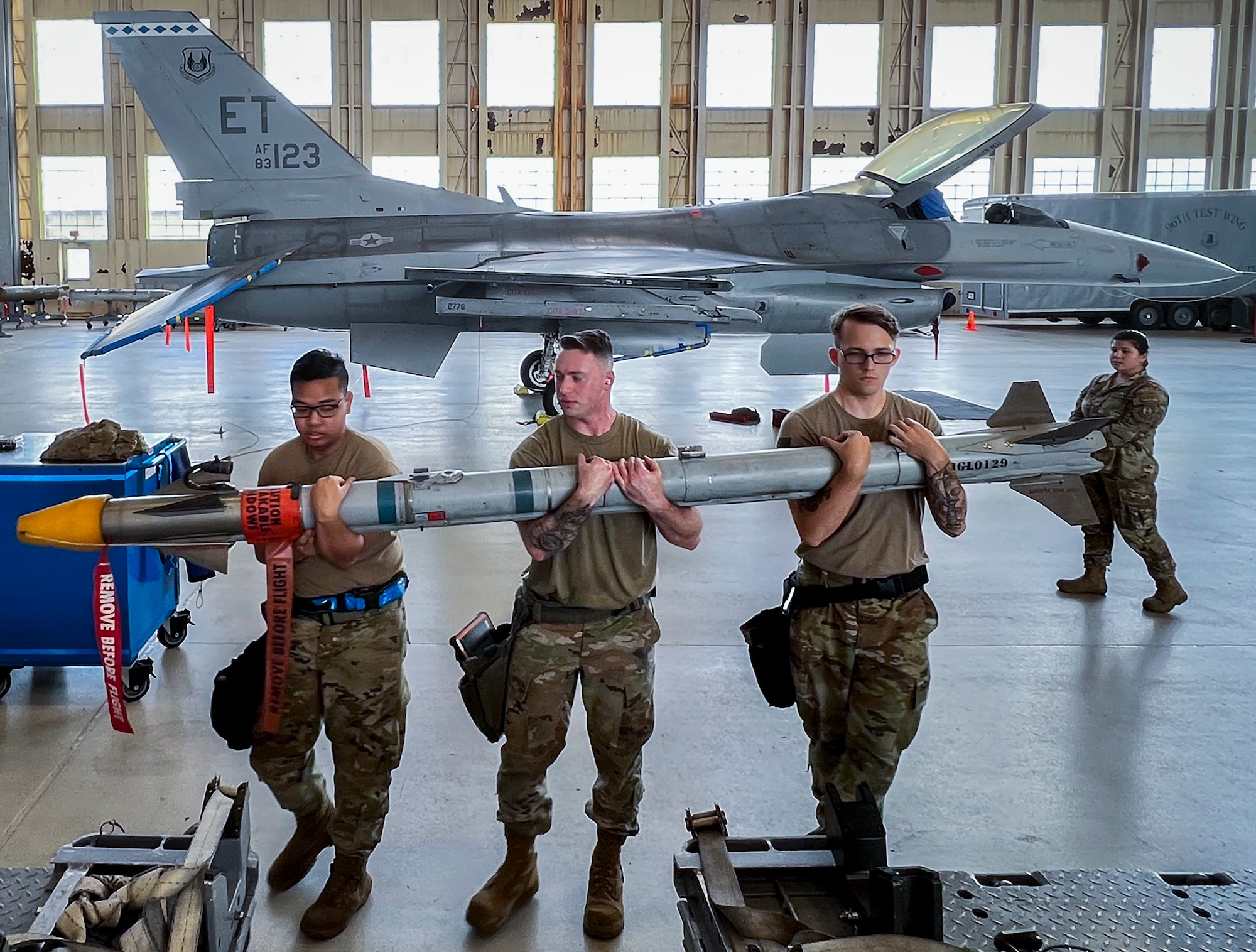 Blue battles in weapons load competition > 505th Command and Control Wing > Article Display