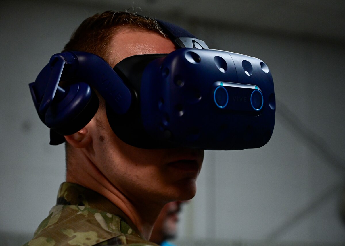 VR training paints new picture for 19th MXS > Air Mobility Command ...