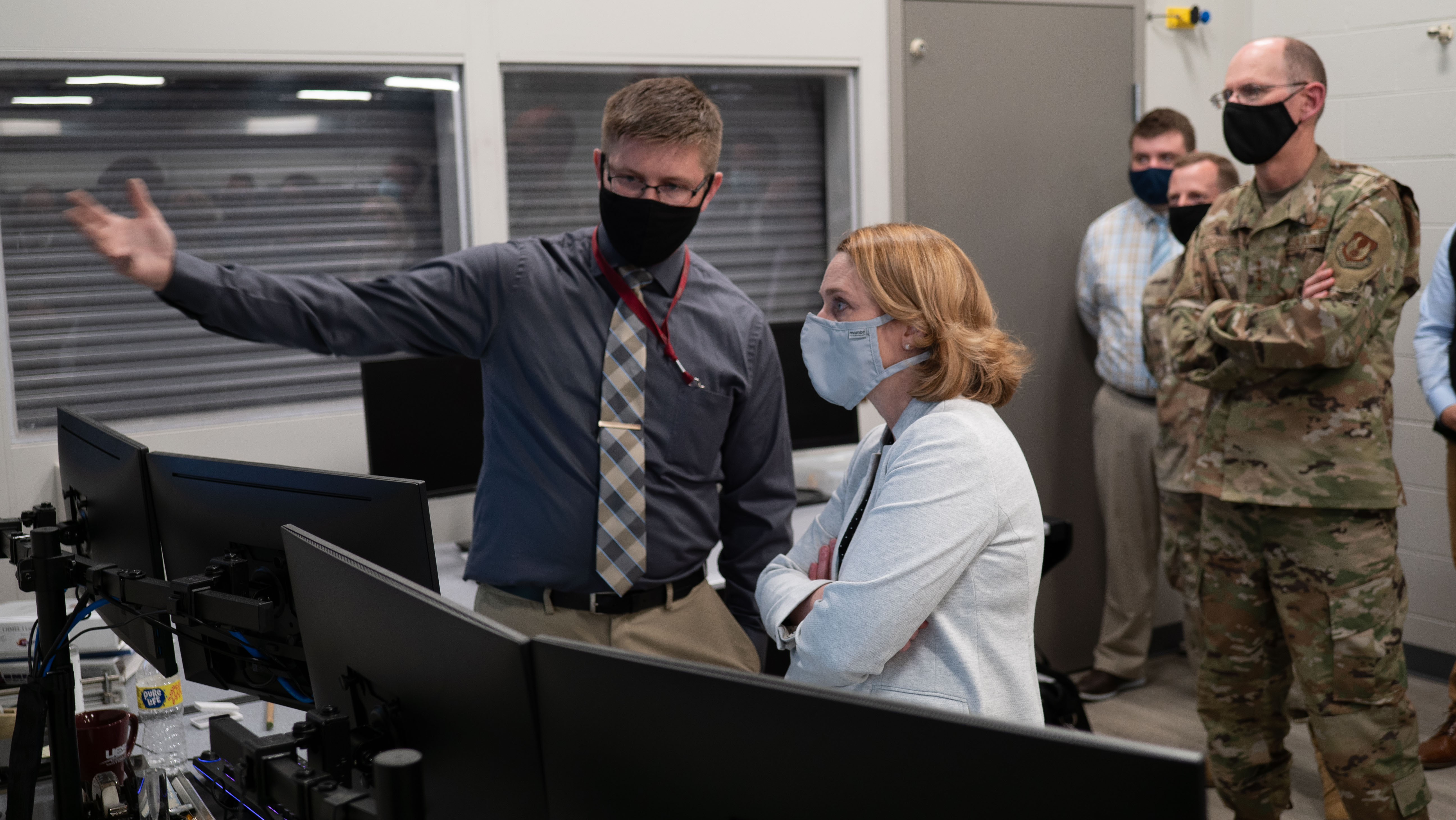 Deputy Secretary of Defense visits Air Force Research Laboratory