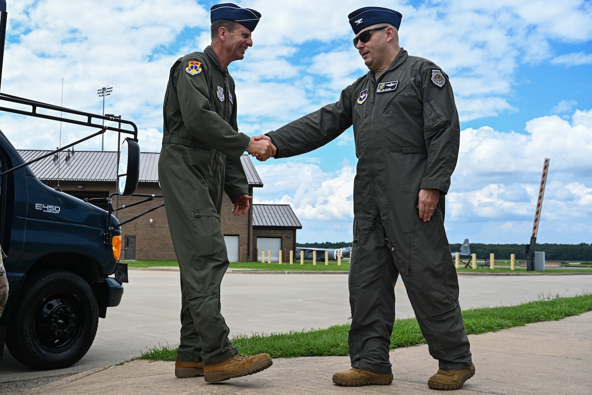 18th AF commander visits LRAFB > Little Rock Air Force Base > Article ...