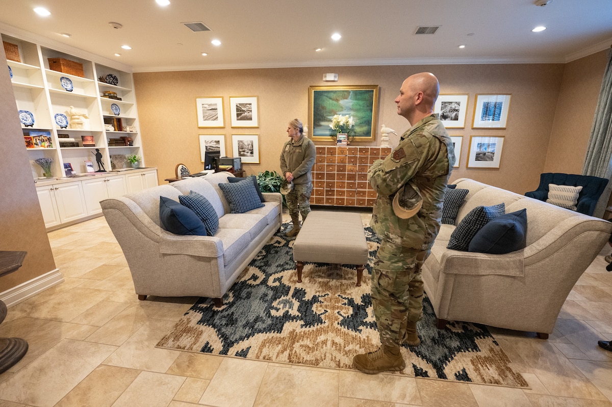 Lt. Gen. Miller and CMSgt Temple visit Air Force Mortuary Affairs ...