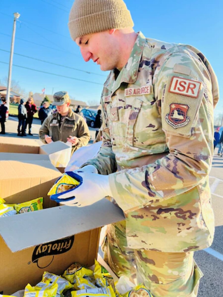 NASIC volunteers partner with Dayton Foodbank for Thanksgiving ...