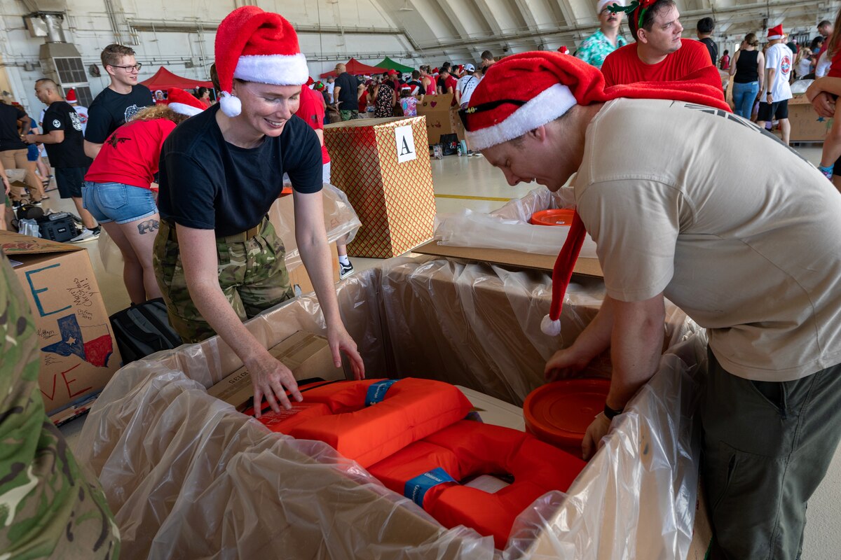 The 71st Operation Christmas Drop kicks off > Yokota Air Base > Article ...