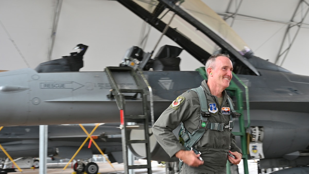 Former 162nd Wing Commander retires with gratitude > 162nd Wing > News