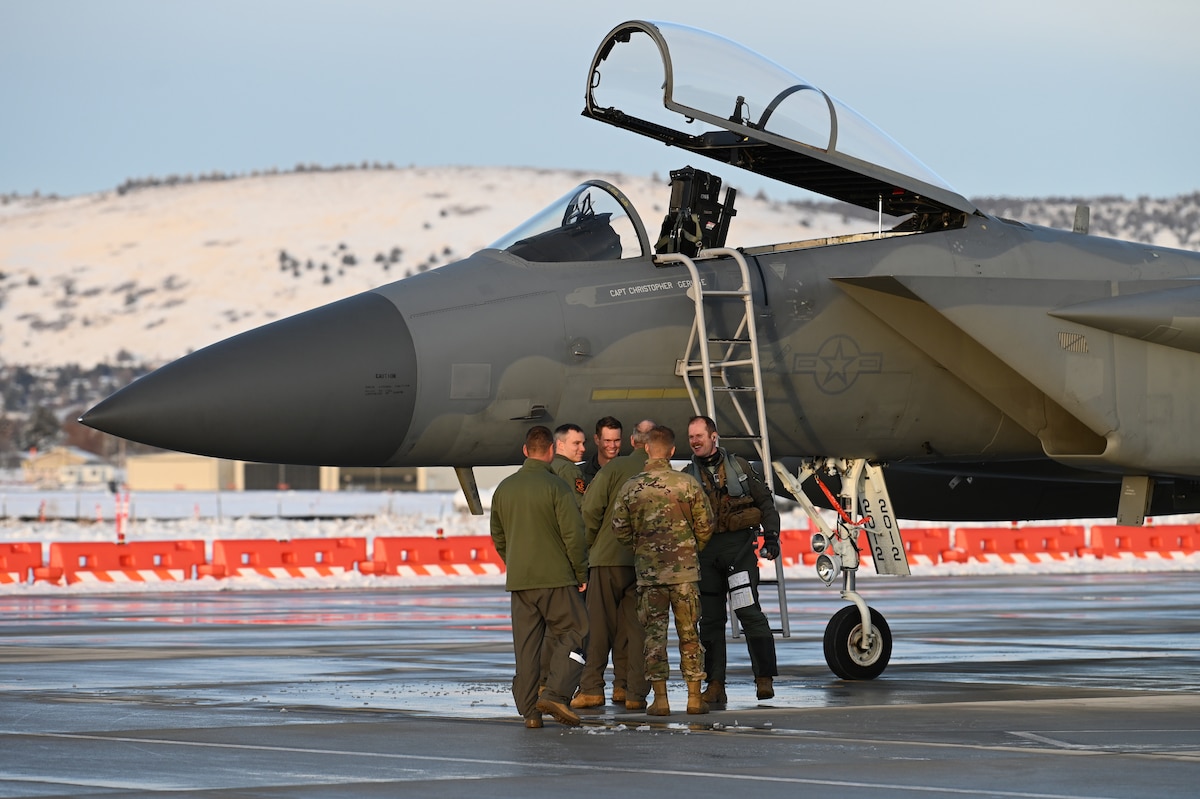 Kingsley Field welcomes Kadena Air Base Eagles > 173rd Fighter Wing ...