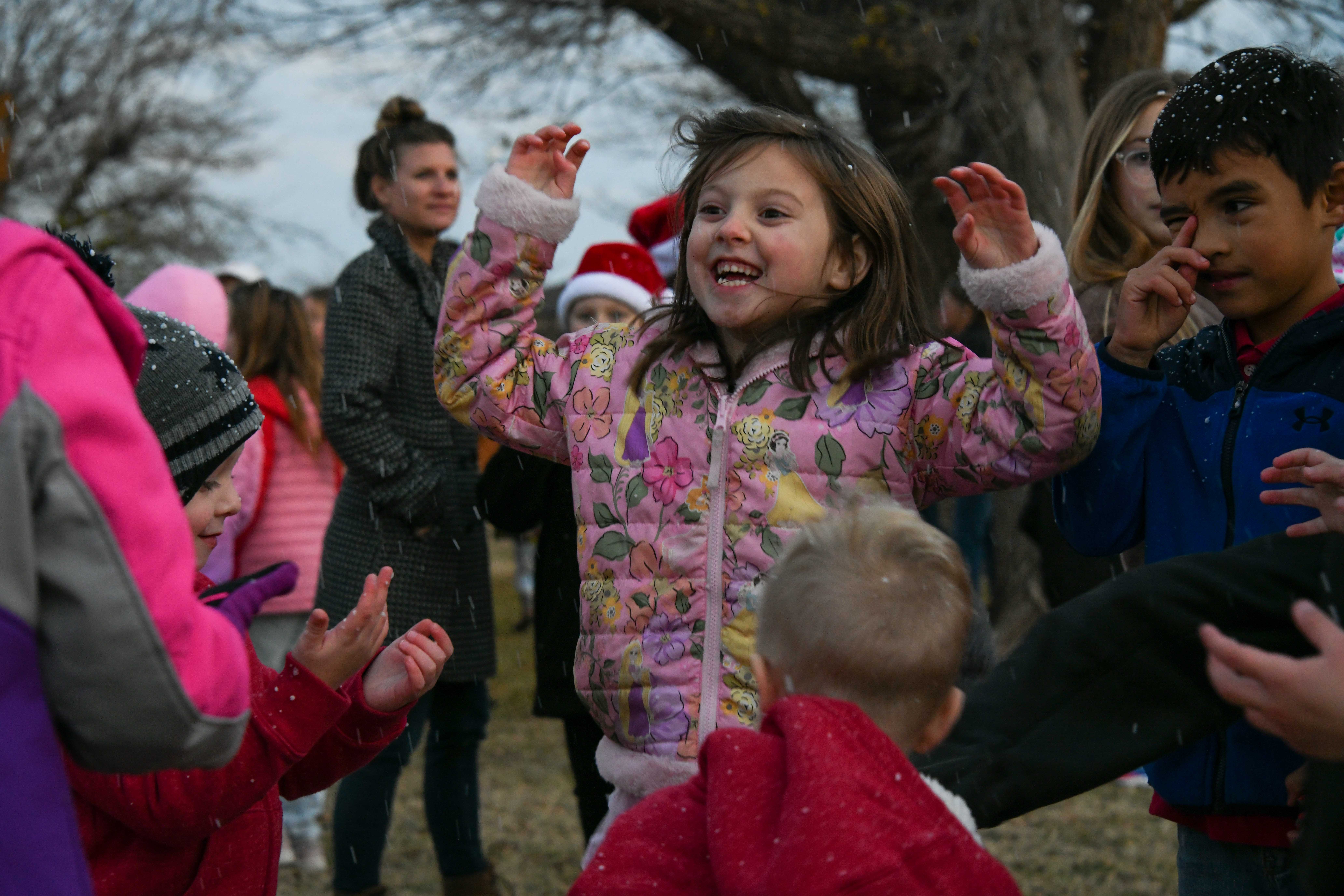 97th FSS illuminates the holidays during annual tree lighting > Altus ...