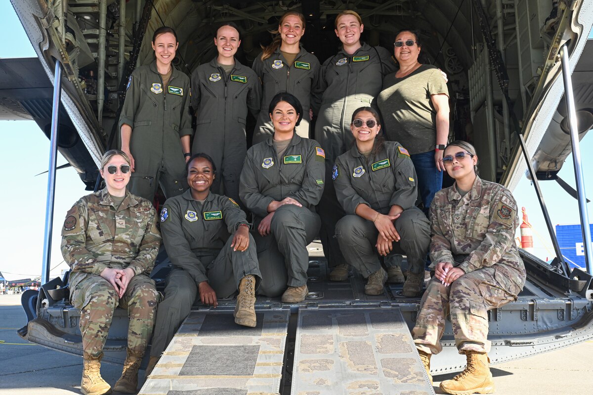 19th AW all-female aircrew participates in CCA > Little Rock Air Force ...