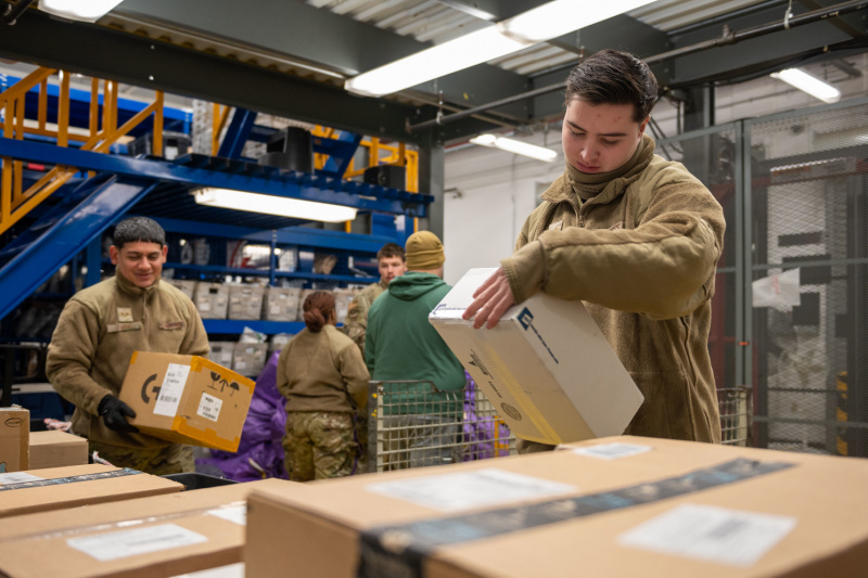 Post Office delivers during holiday season > Osan Air Base > Article ...