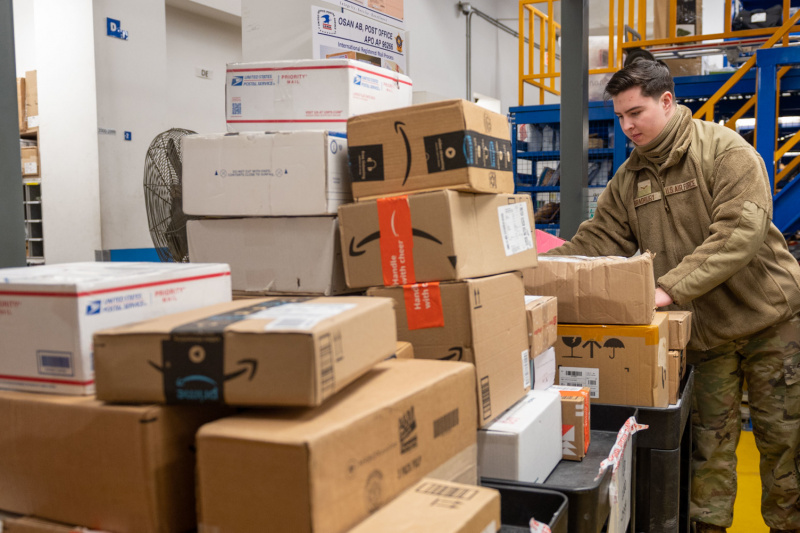 Post Office delivers during holiday season > Osan Air Base > Article ...