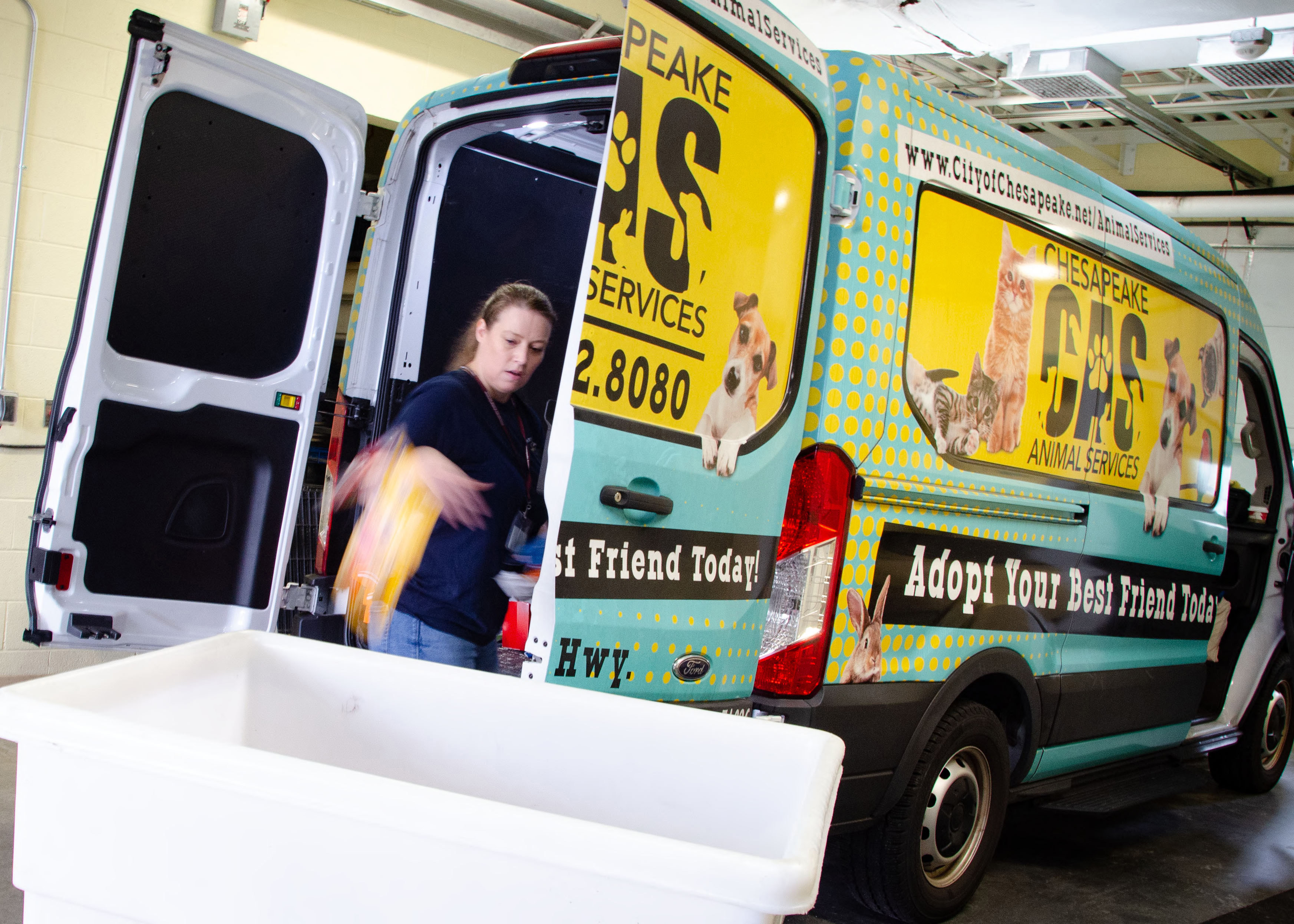 Helping Man & Beast -- NAVIFOR Sailors Give Back to Local Animal ...