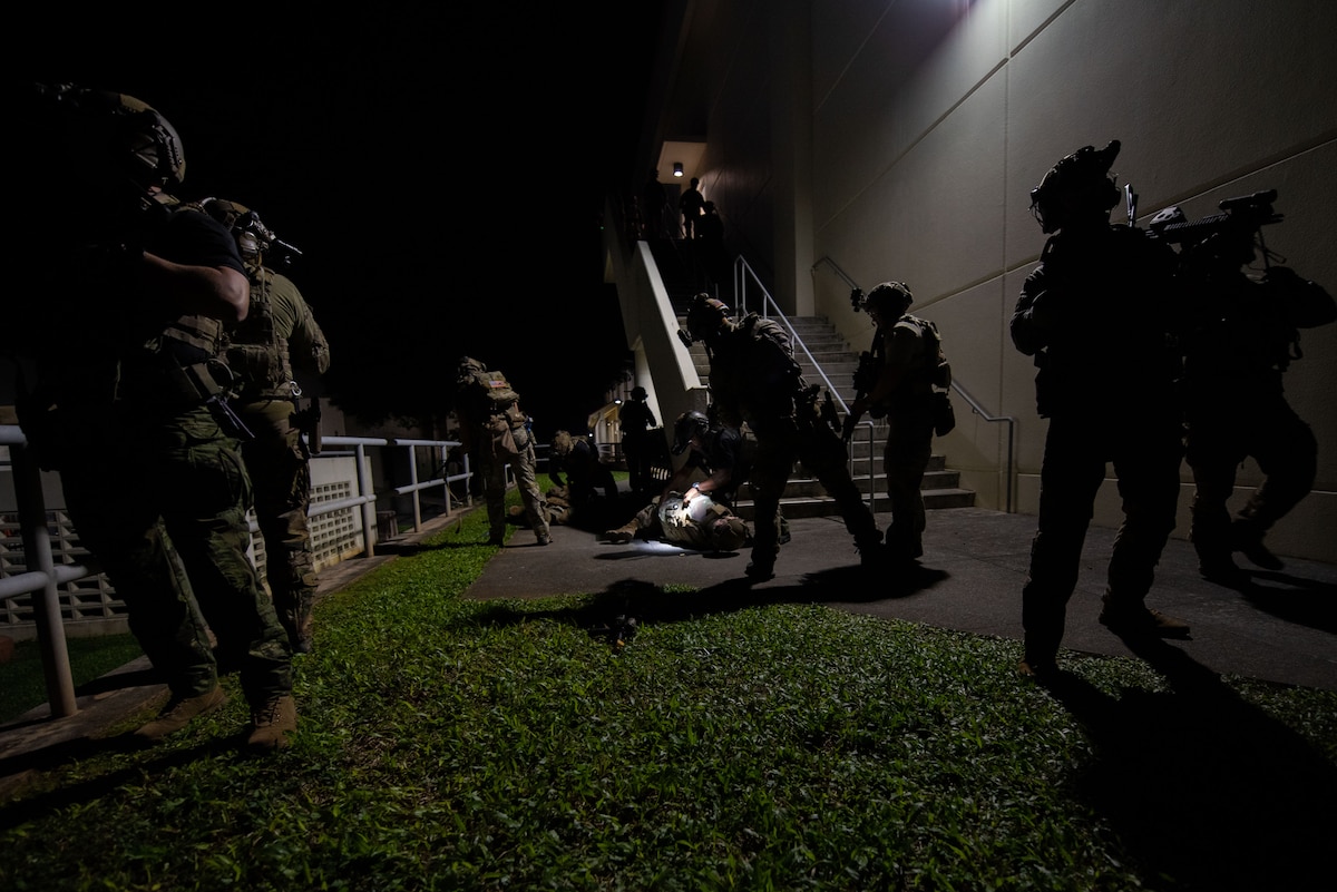 18th SFS, 1st SFG conduct active shooter training exercise > 5th Air ...