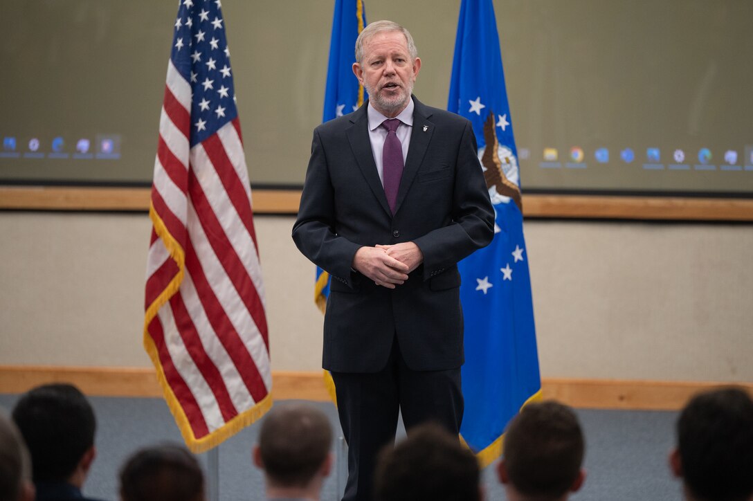 Hardiman provides keynote address at graduation