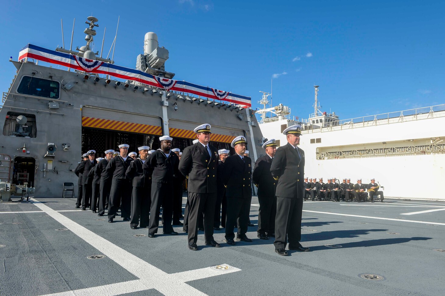 USS Savannah (LCS 28) Blue Crew Conducts Change of Command > United ...