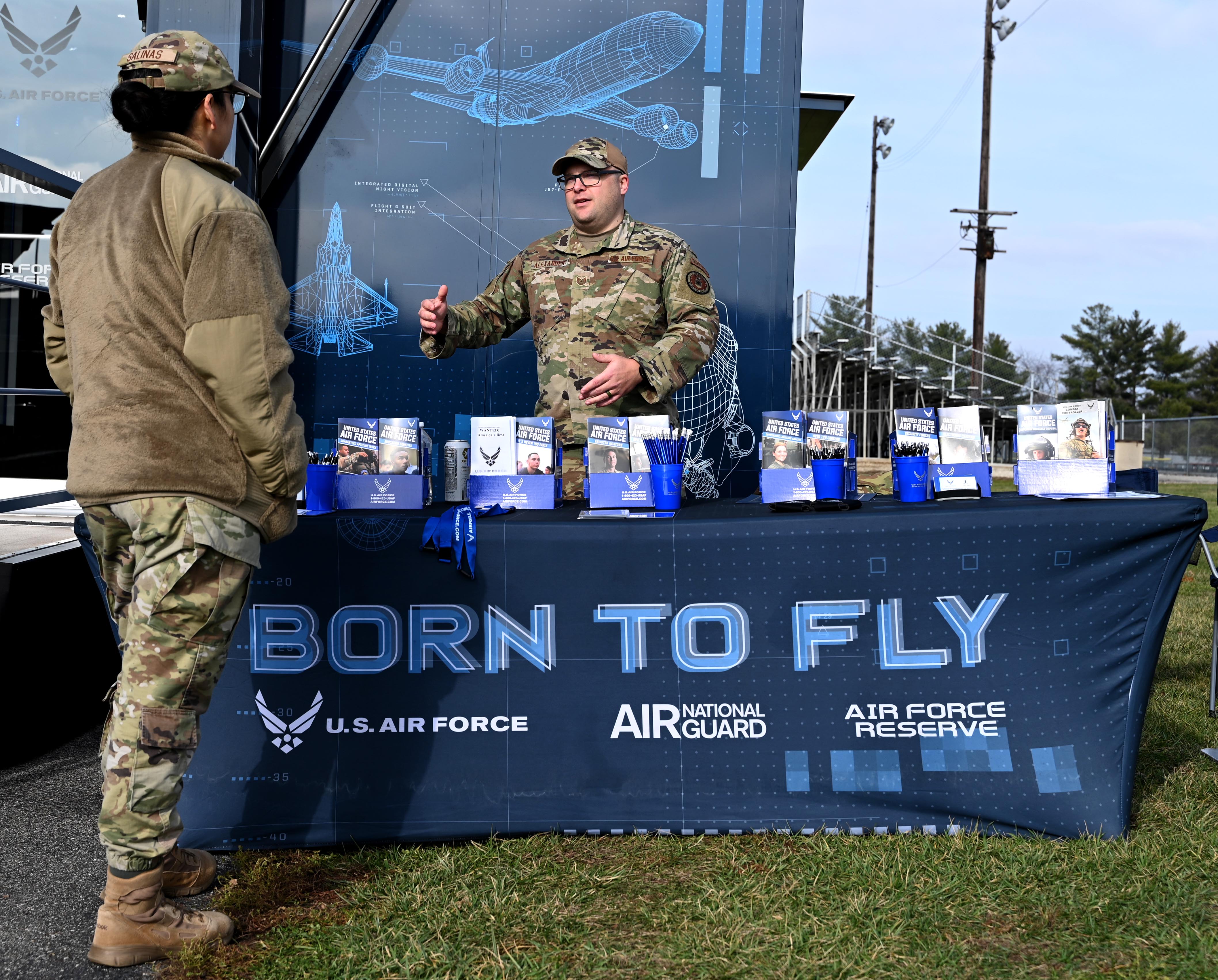 Students experience 'Born to Fly' Air Force recruiting VR asset > Air ...