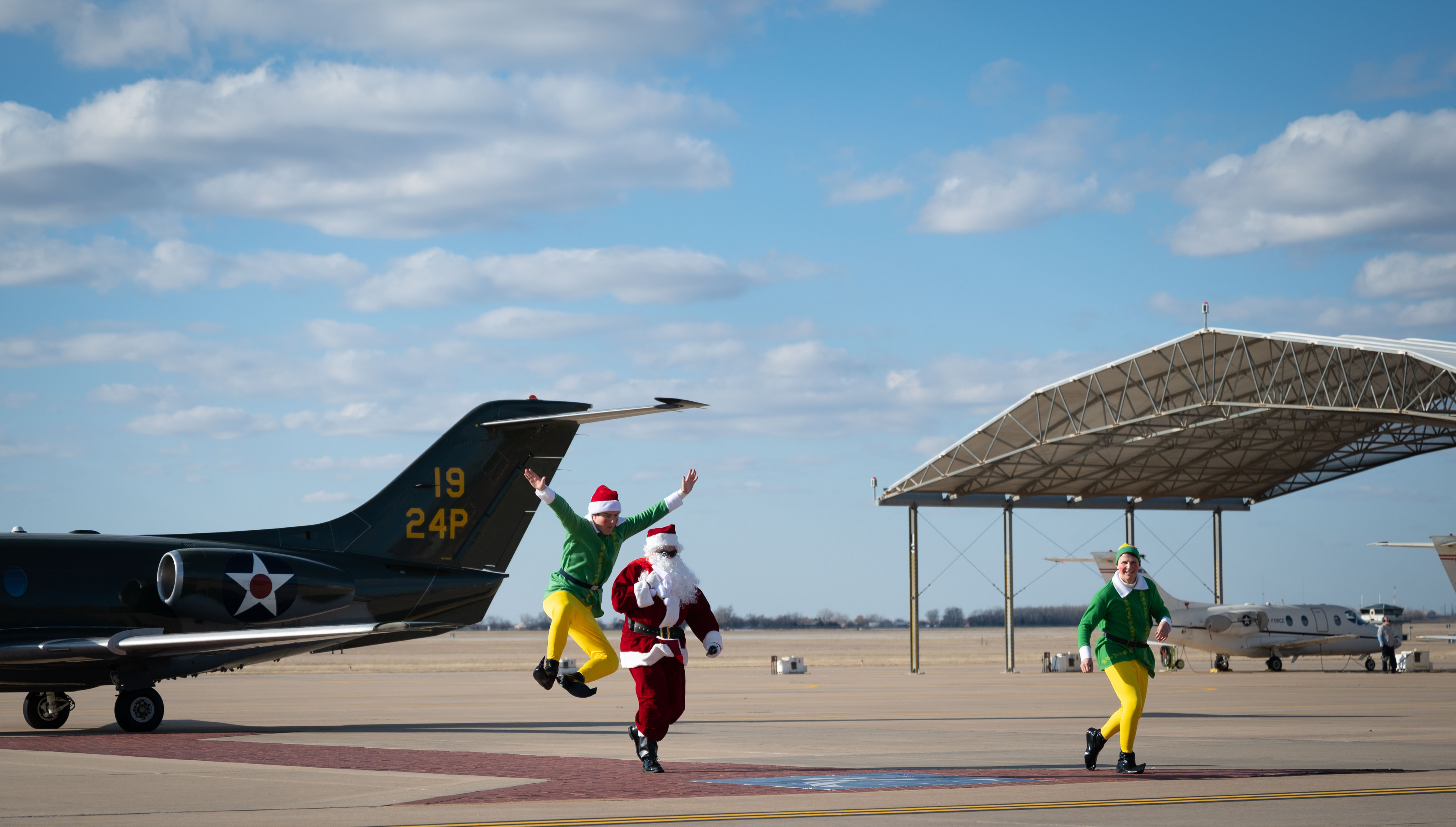 Santa Claus is coming to Vance -- Air Force style > Vance Air Force ...