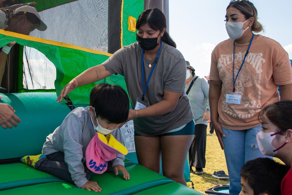How Volunteering Changed a U.S. Marine’s Life > Marine Corps Air ...