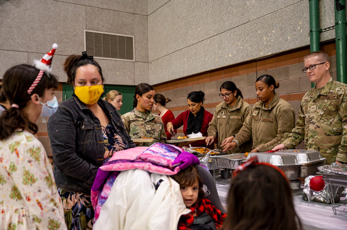 45th annual Operation Holiday Cheer > Kirtland Air Force Base > Article ...