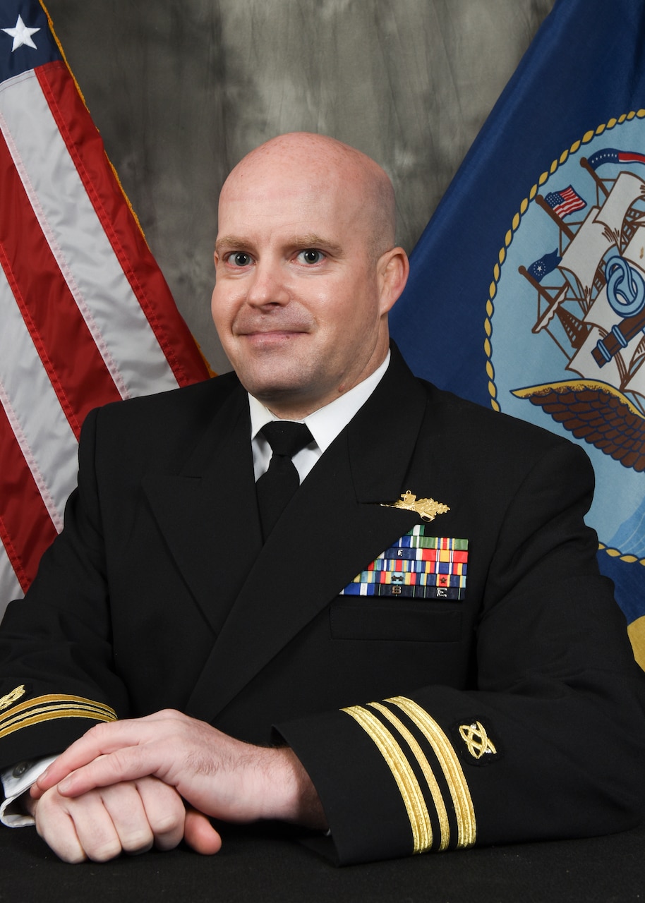 XO > Commandant, Naval District Washington > Bio Detail