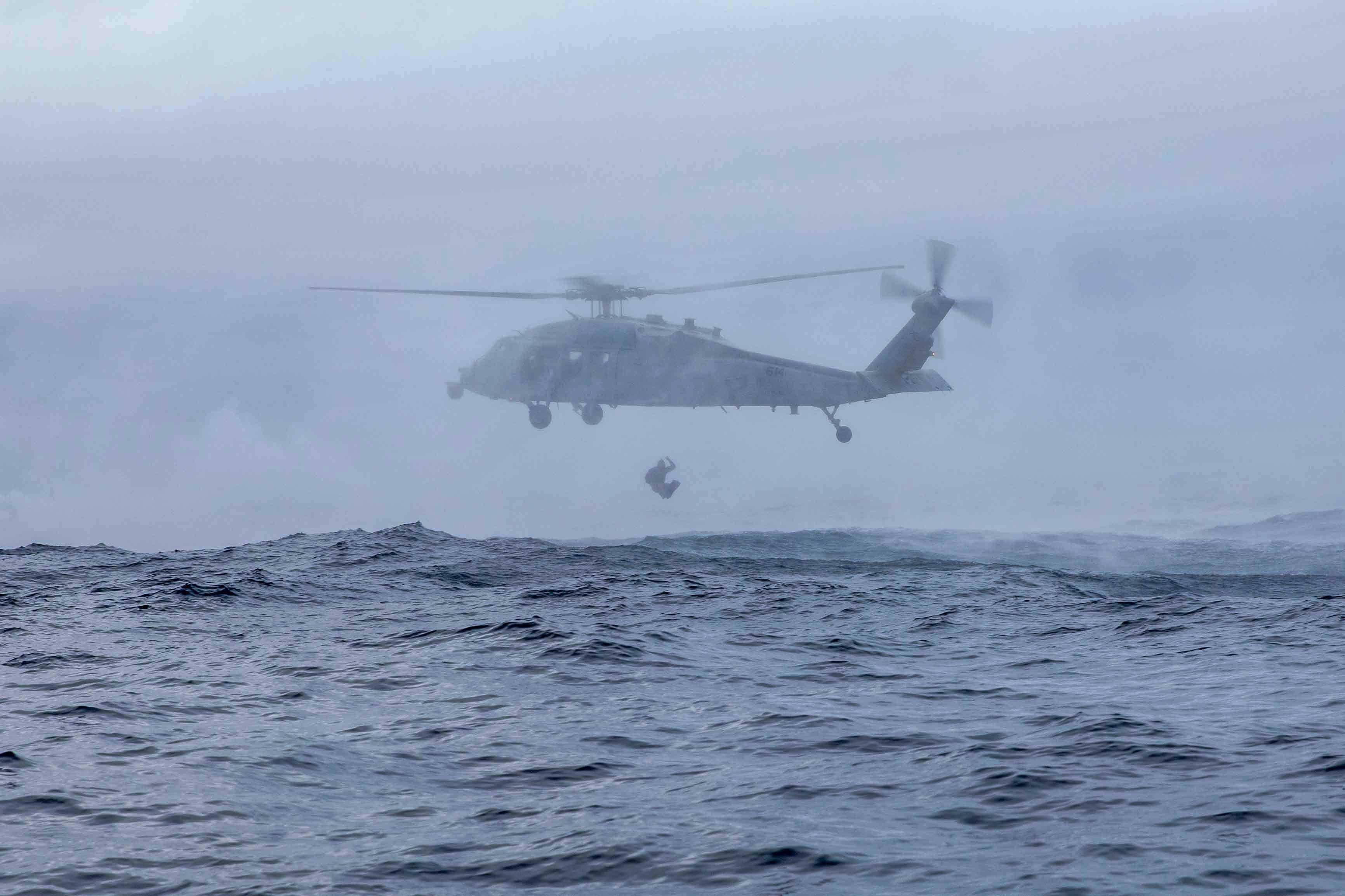 USS Leyte Gulf (CG 55) Participates in Mine Response Exercise ...