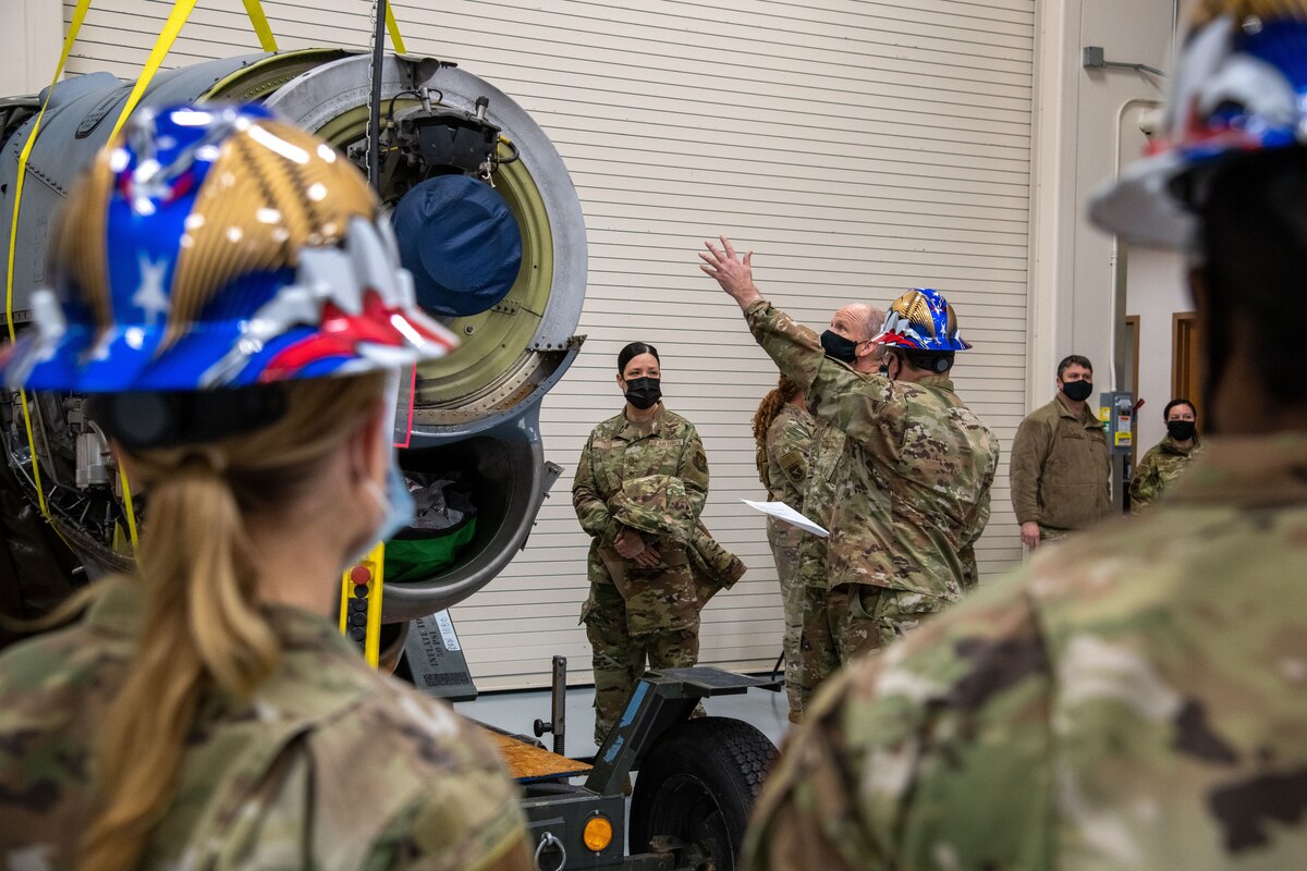 22nd Air Force commander, command chief visit 403rd Wing > 403rd Wing ...