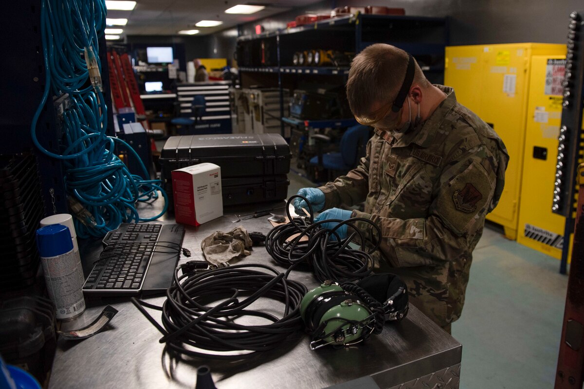 334th FGS Maintainer highlight > Seymour Johnson Air Force Base ...