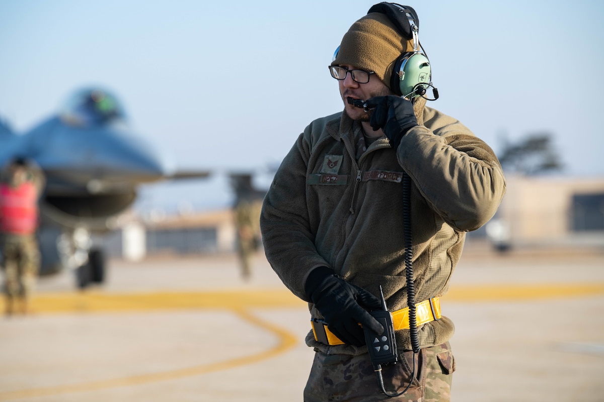 Kunsan sparks change with new headset system > Kunsan Air Base ...