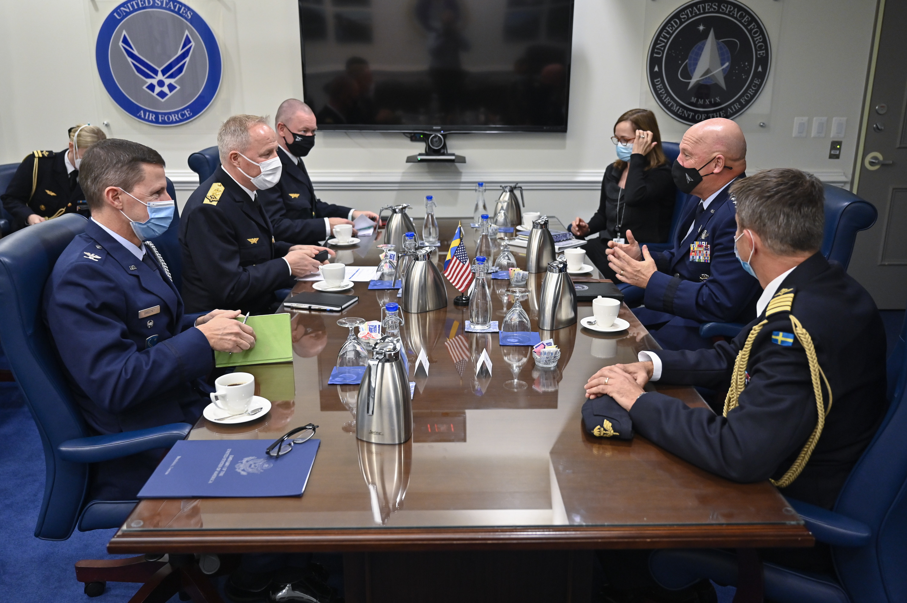 CSO Raymond meets Swedish Maj. Gen. Edstrom > Secretary of the Air ...