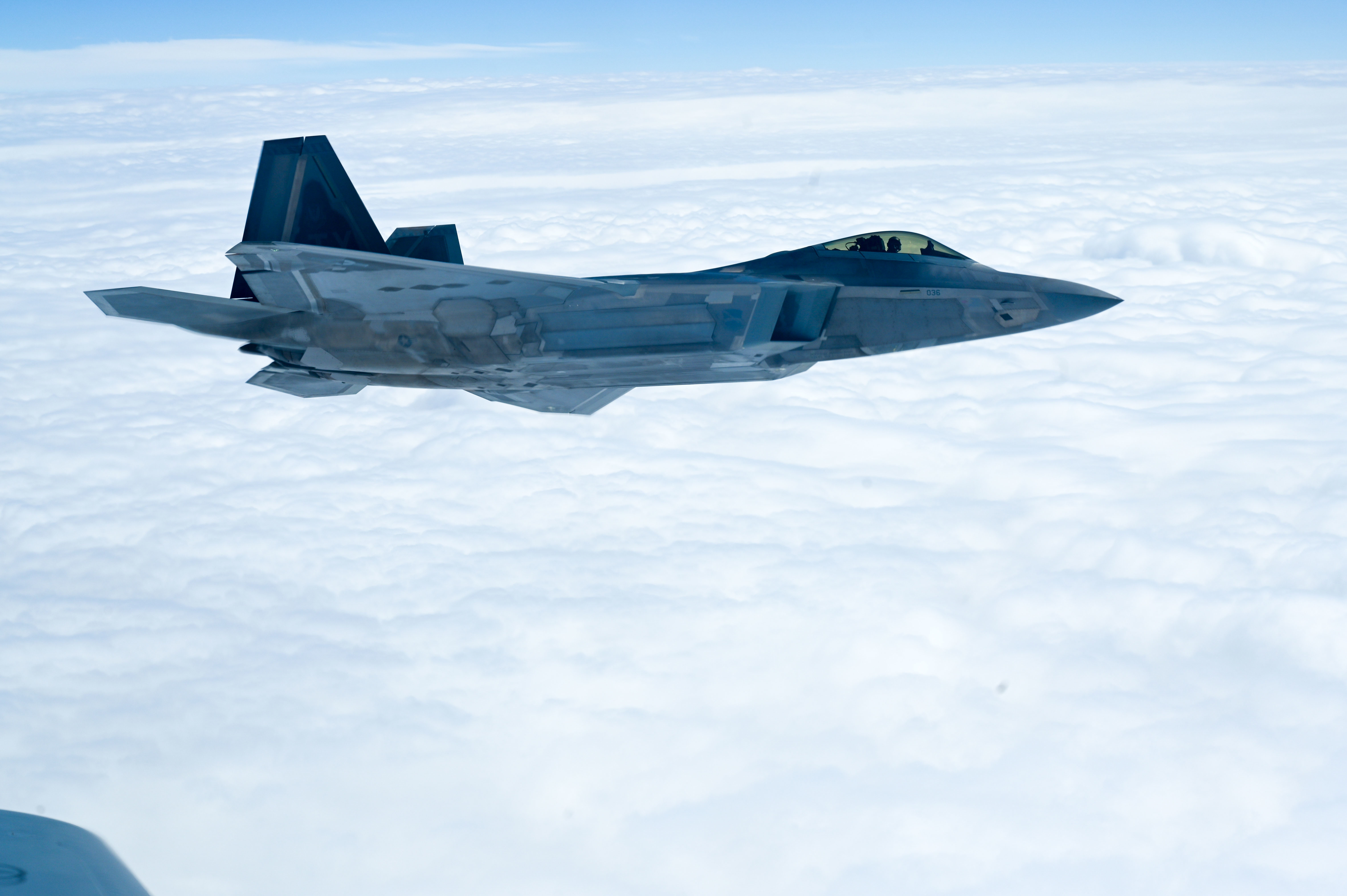 Eight F-22 Raptors refuel with Okies > Air Force Reserve Command > News ...