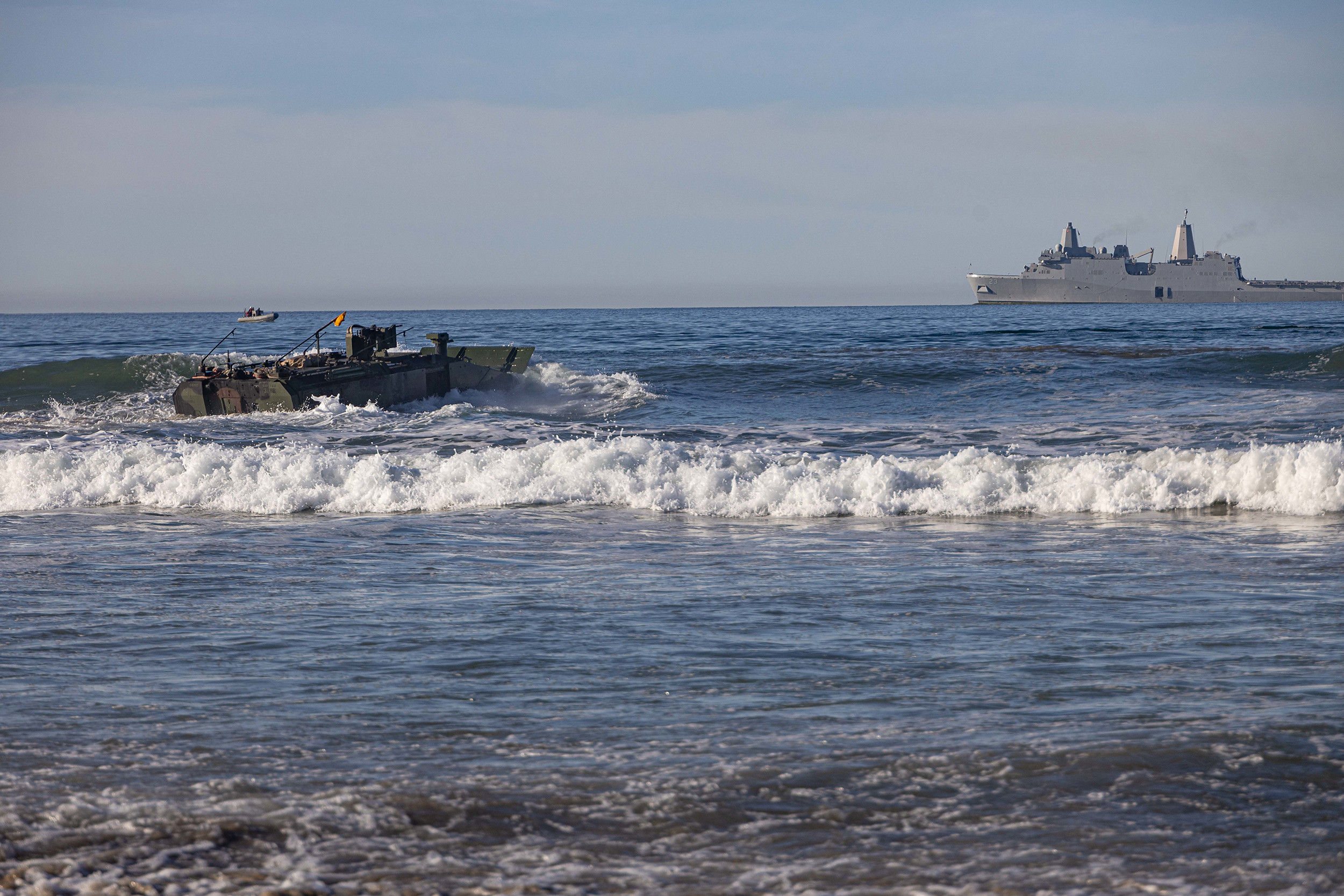 USS Anchorage, 1st Marine Division Exercise Waterborne Capabilities of ...